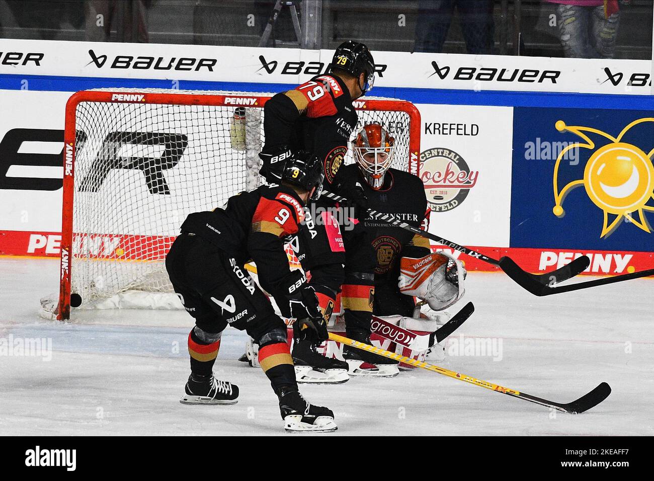 KREFELD, GERMANY - NOVEMBER 10, 2022: STRAHLMEIER Dustin, EDER Tobias ...