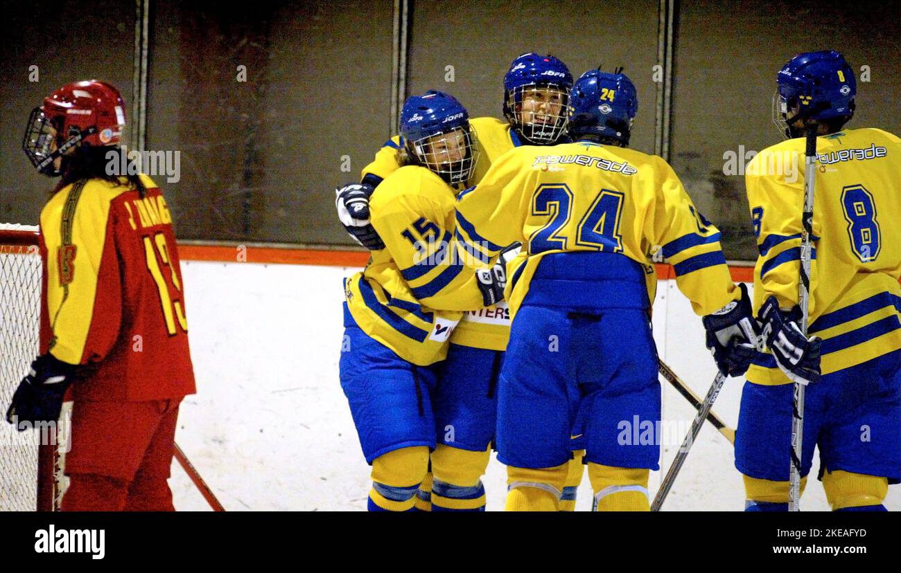 Hockey match between Damkronorna (The Swedish women's national ice ...