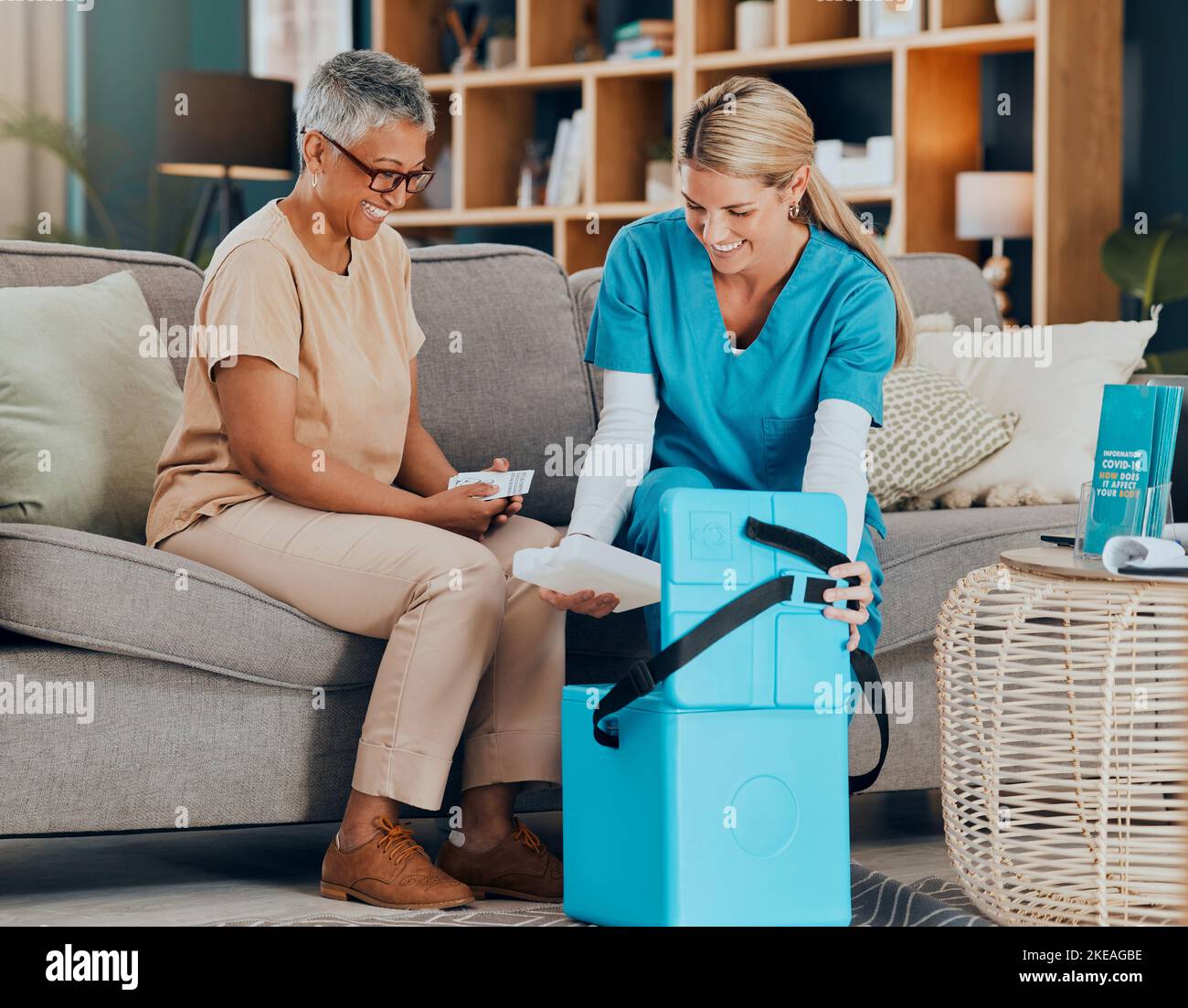 Delivery room doctor hi-res stock photography and images - Alamy