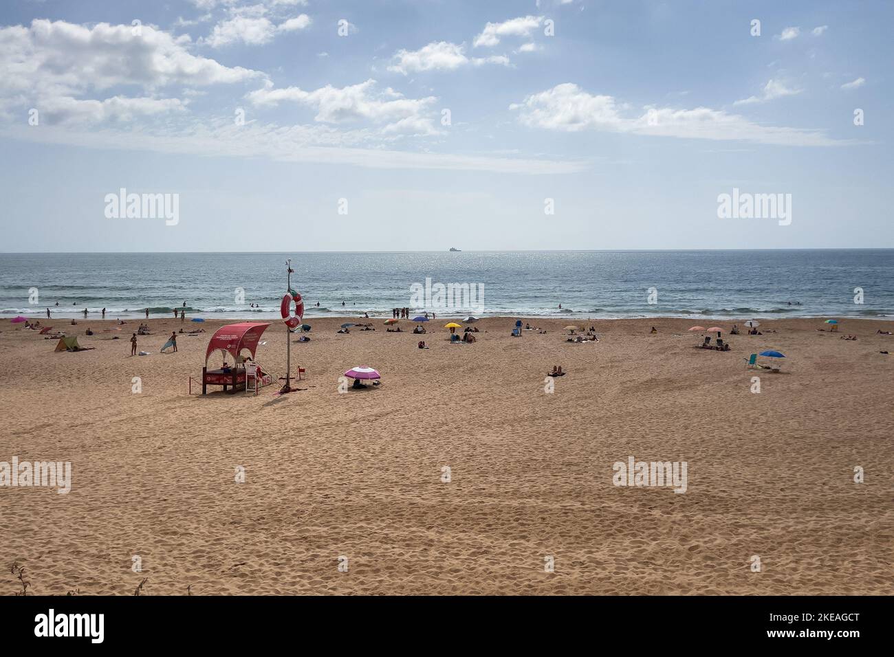 People enjoying their time on the beach in Carcavelos Stock Photo - Alamy