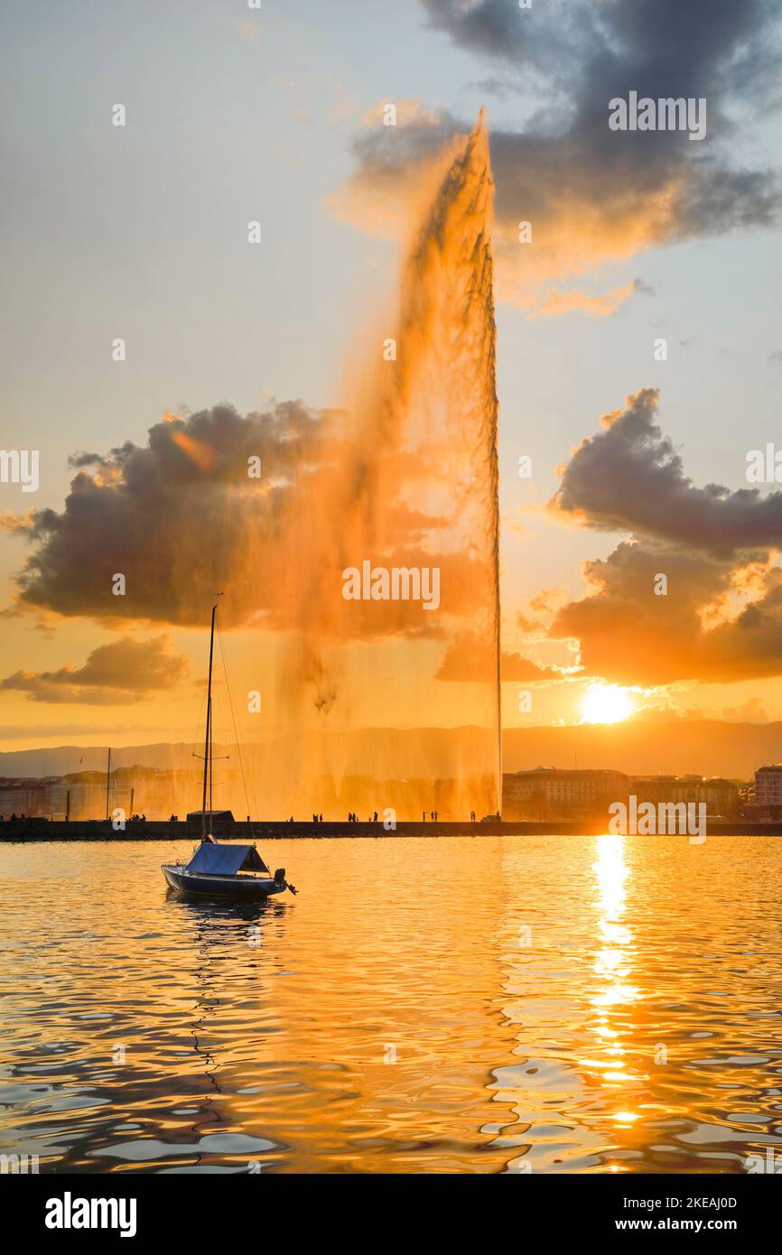Jet d'eau, landmark of the Lake Geneva at sunset, Switzerland, Kanton ...