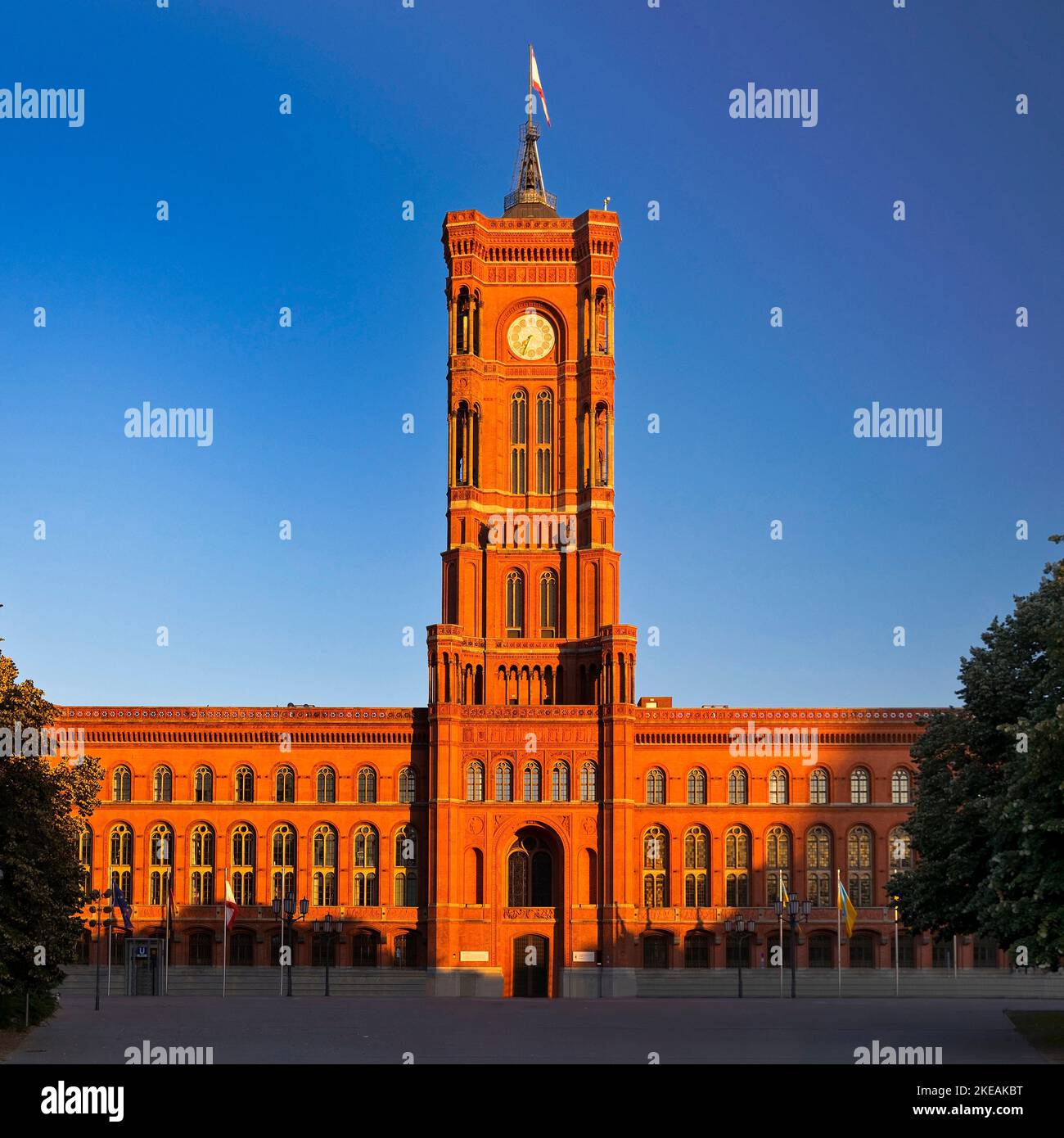 Rotes rathaus hi-res stock photography and images - Alamy