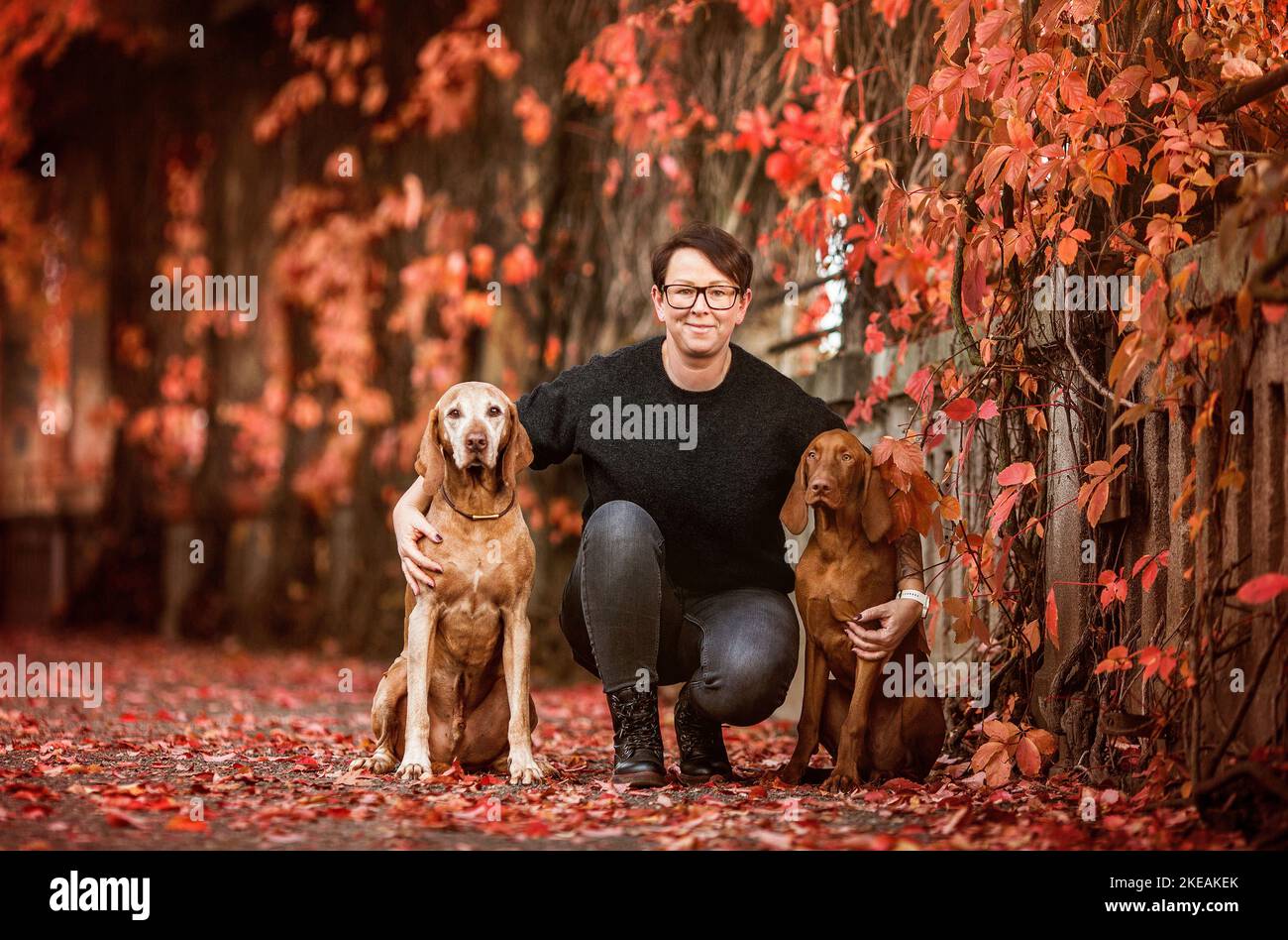 Senior woman hugs young hi-res stock photography and images - Alamy