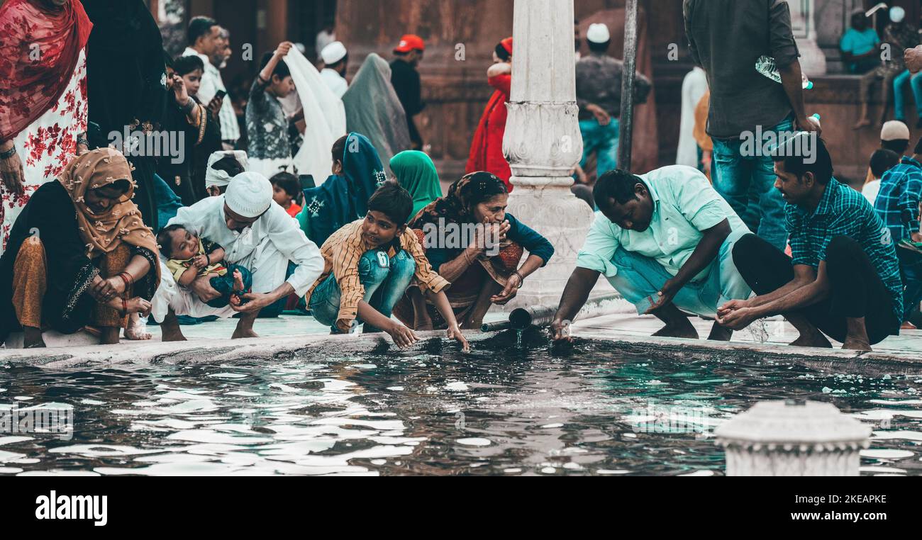 Muslim doing wudu hi-res stock photography and images - Alamy