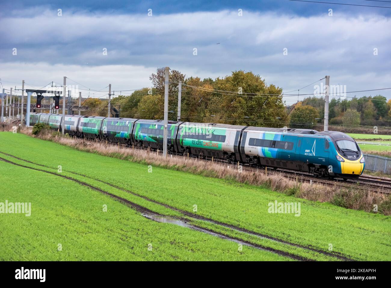 Avanti Pendolino Opportuniy Climate train passing through Winwick on ...
