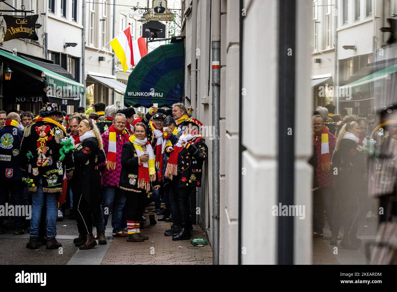Den Bosch, Netherlands 2022-11-11 11:52:29 DEN BOSCH - Revelers kick ...