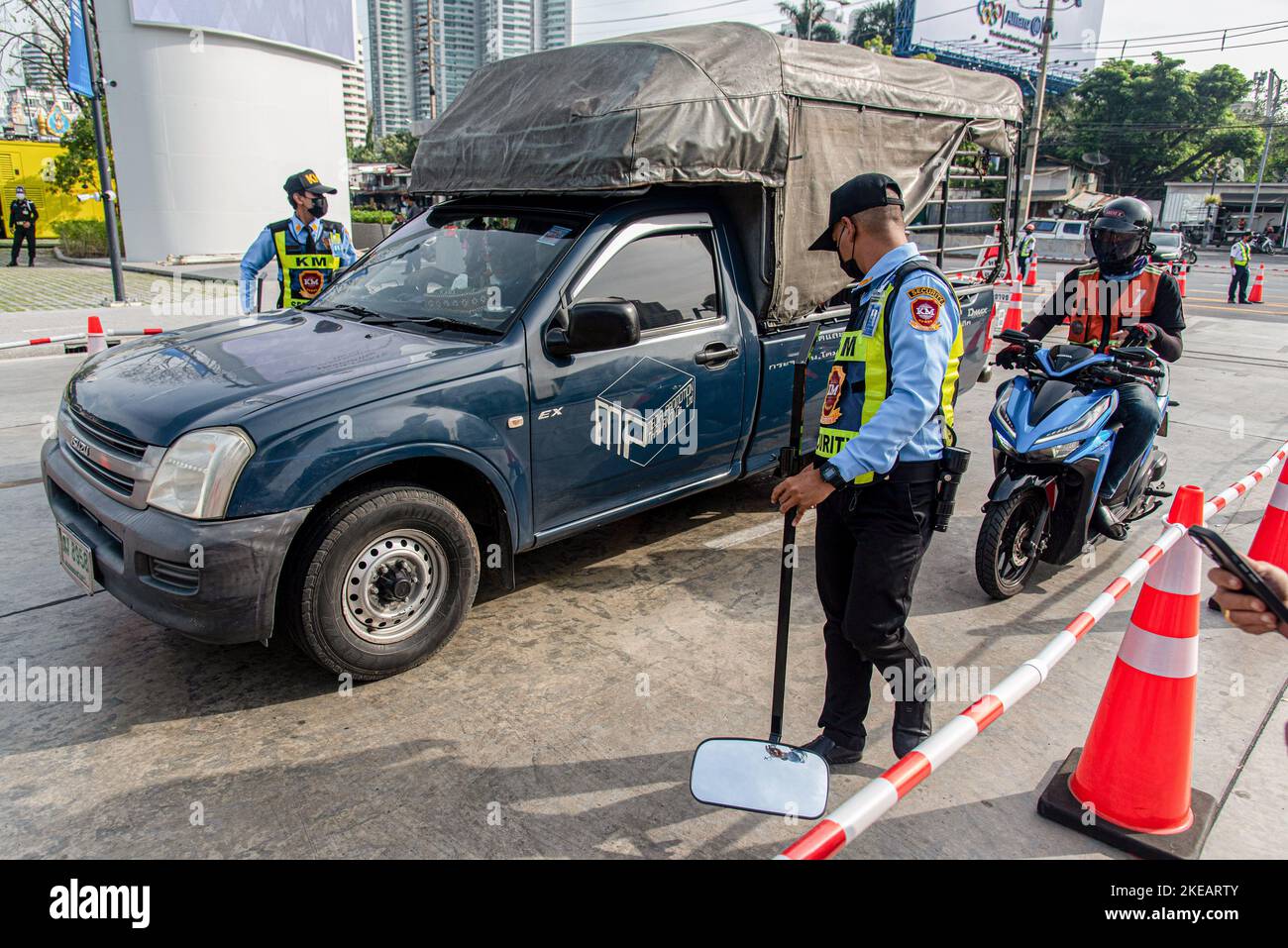 Security guards inspect vehicle hi-res stock photography and images - Alamy