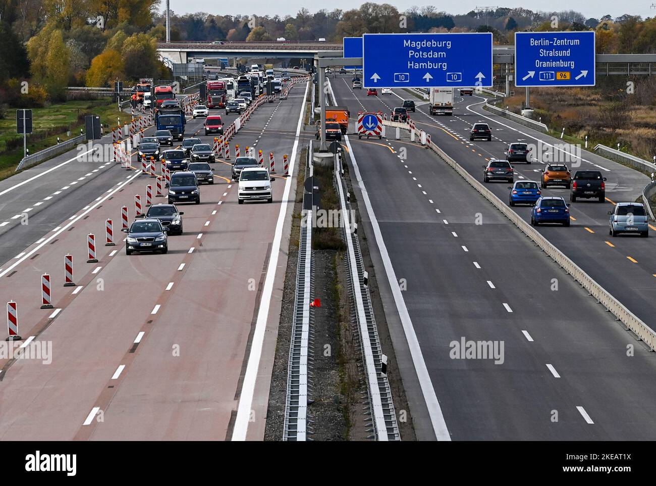 Velten, Germany. 11th Nov, 2022. The section of the A10 Havelland ...