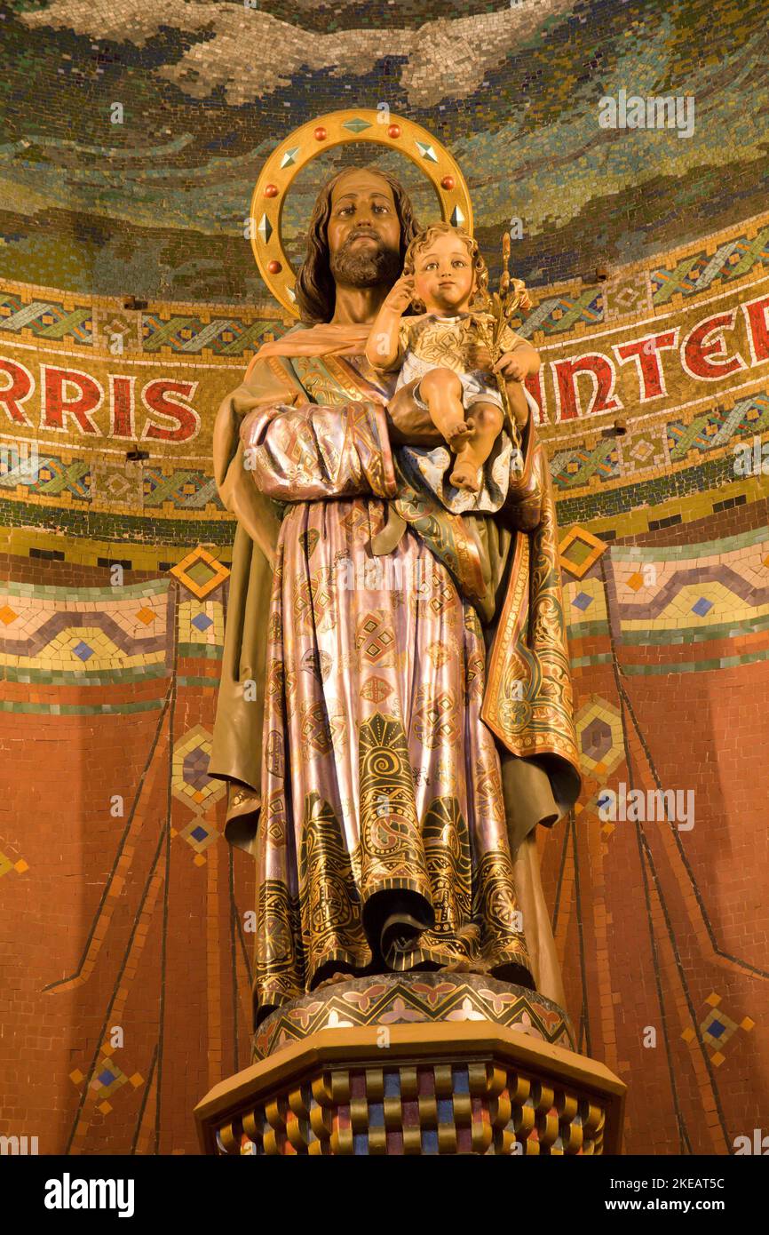 BARCELONA, SPAIN - JUNY 3, 2009: The carved polychrome statue of St ...