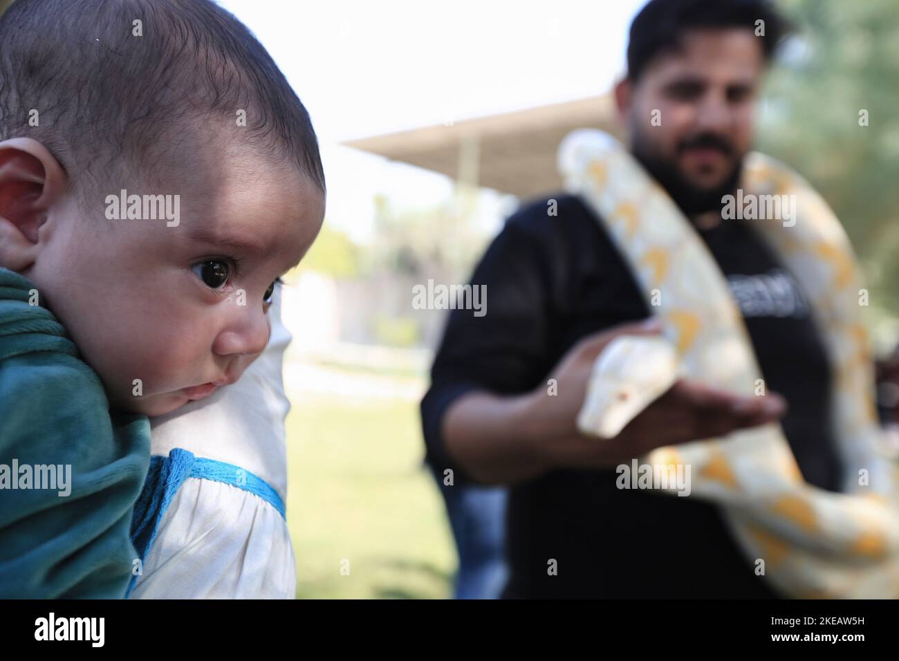 Baghdad, Iraq. 11th Nov, 2022. A woman carries her child while a ...