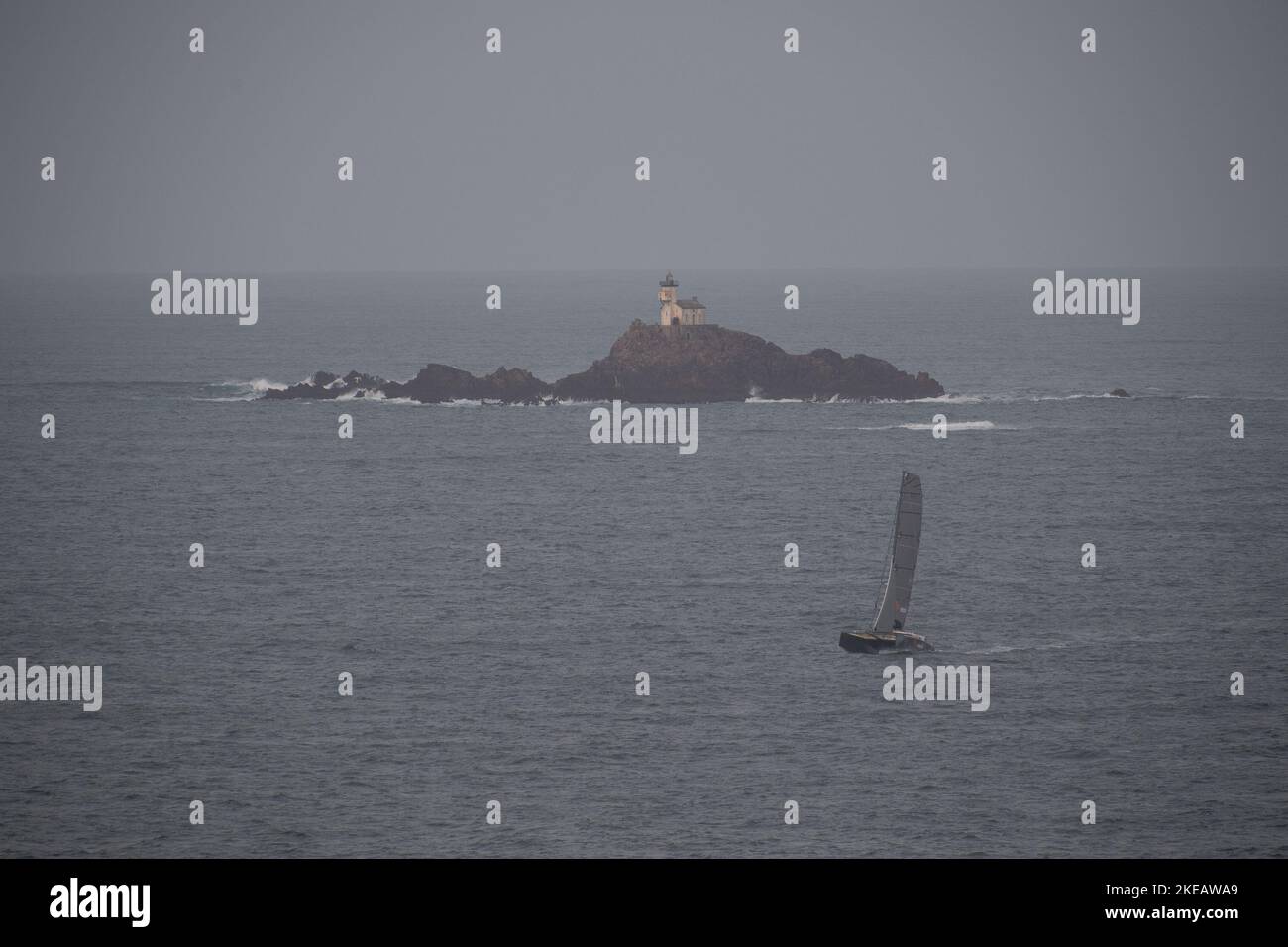 Rhum Multi, Metarom - MG5, Skipper Marc Guillemot, Passage du Raz de ...