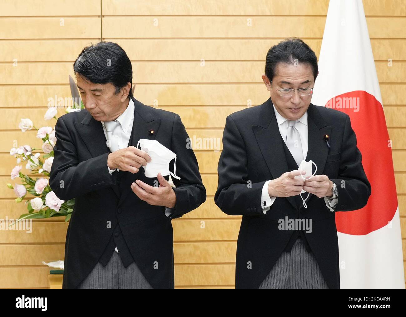 Tokyo, Japan, Nov. 11, 2022. Japanese Prime Minister Fumio Kishida (R ...