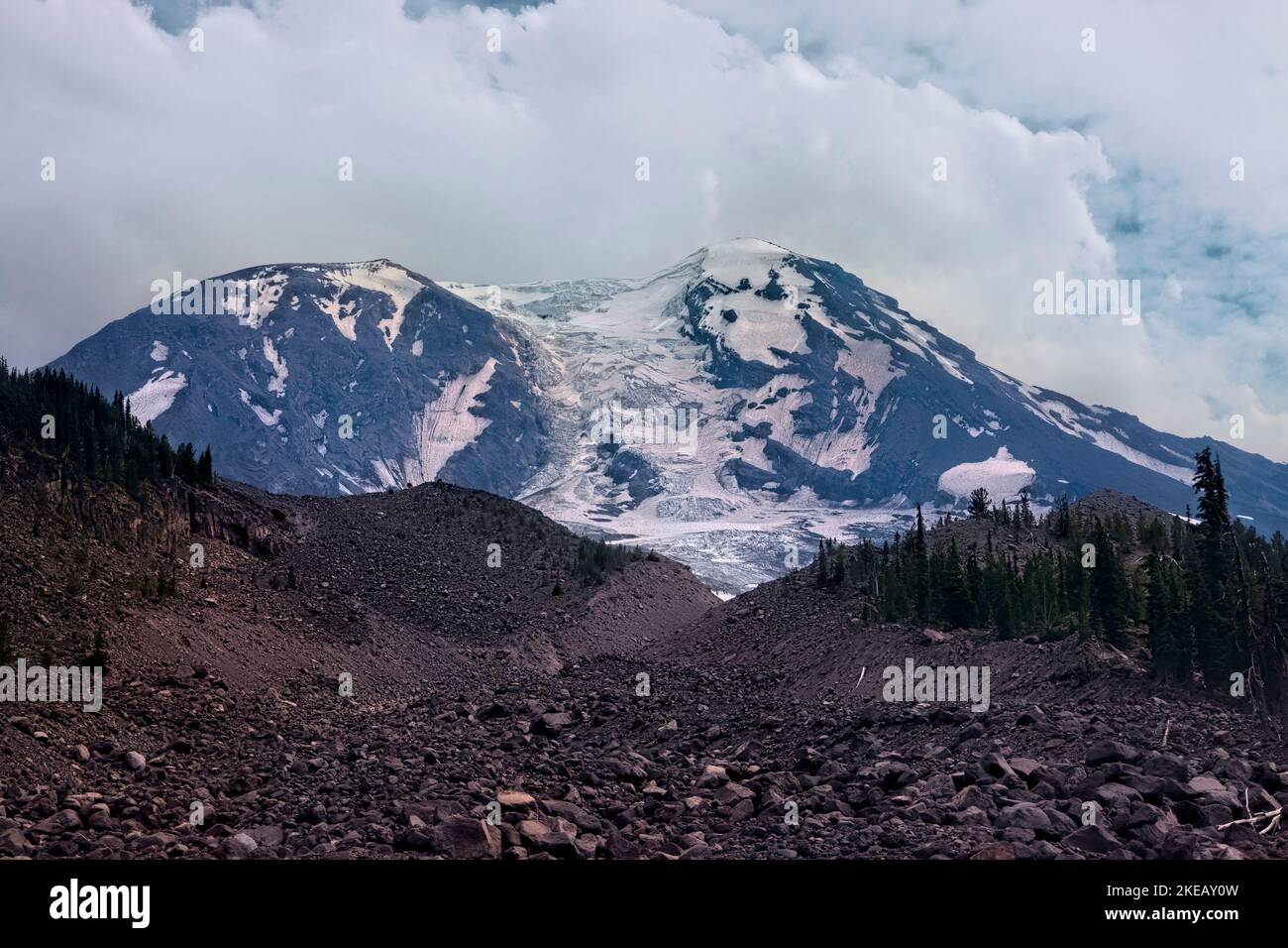 Mt adams volcano hi-res stock photography and images - Alamy