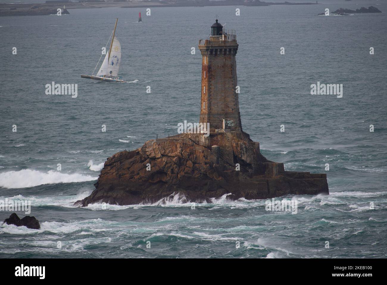 Rhum Multi, Flo, Skipper Philippe Poupon, Passage du Raz de Sein during ...