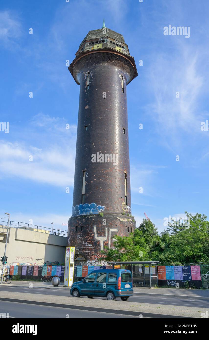 Wasserturm, Bahnhof Ostkreuz, Friedrichshain, Berlin, Deutschland Stock Photo - Alamy