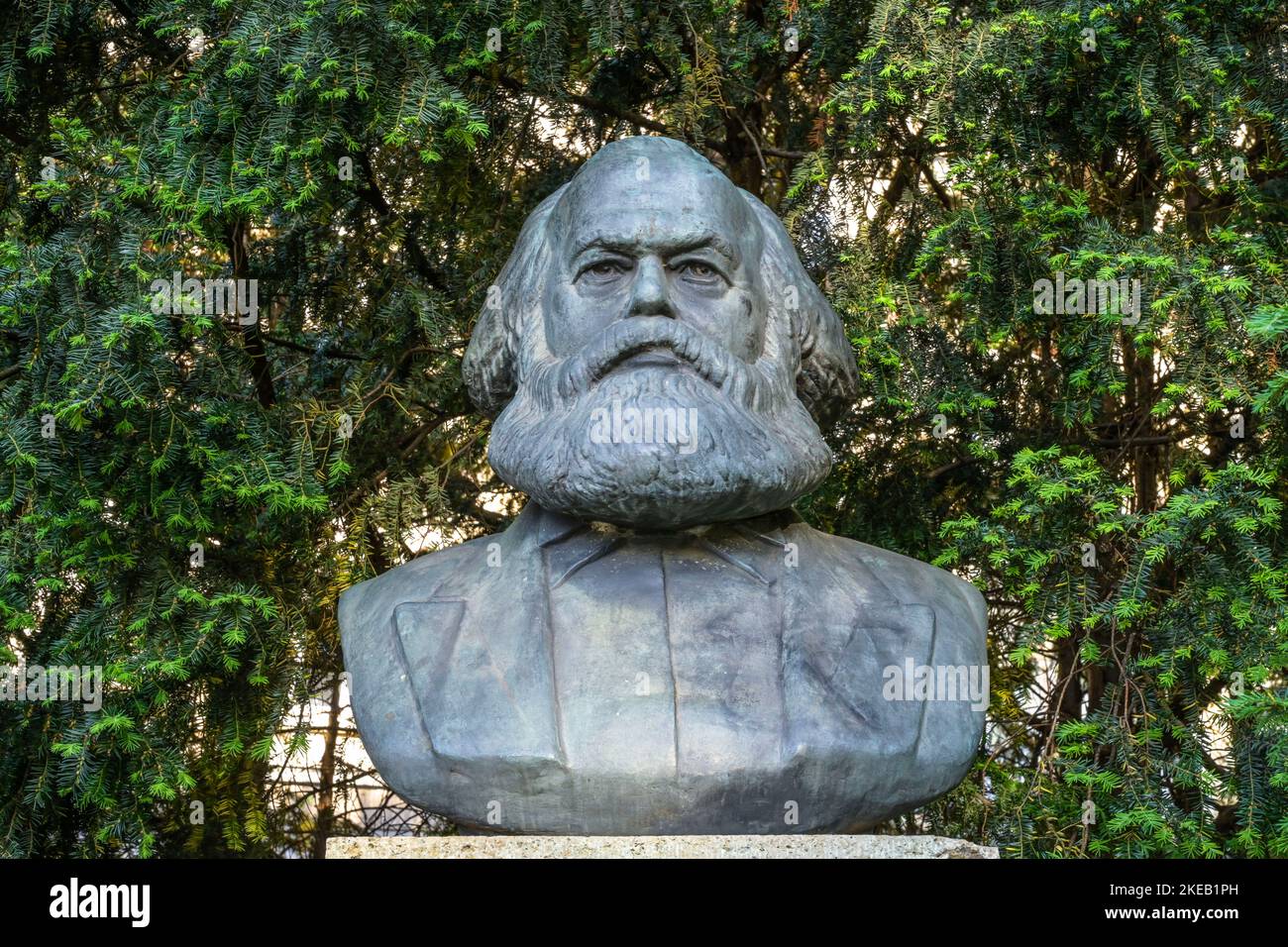 Karl-Marx-Denkmal, Strausberger Platz, Friedrichshain, Berlin ...