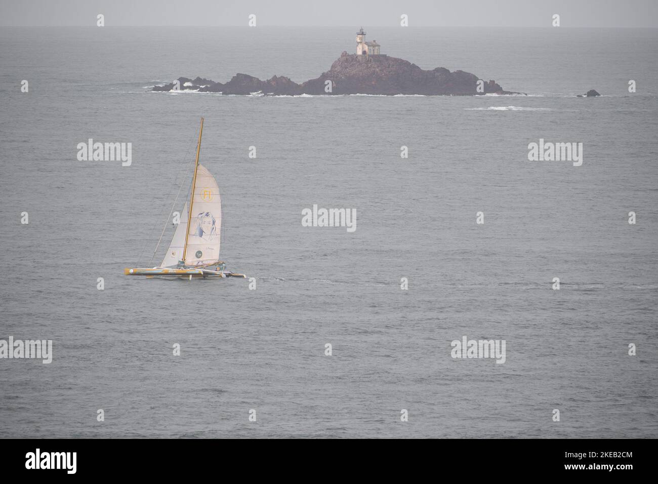 Rhum Multi, Flo, Skipper Philippe Poupon, Passage du Raz de Sein during ...