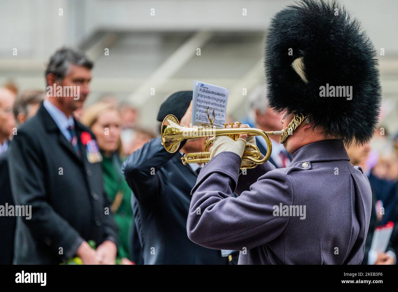London, UK. 11th Nov, 2022. A bugler from the Grenadier Guards sounds ...