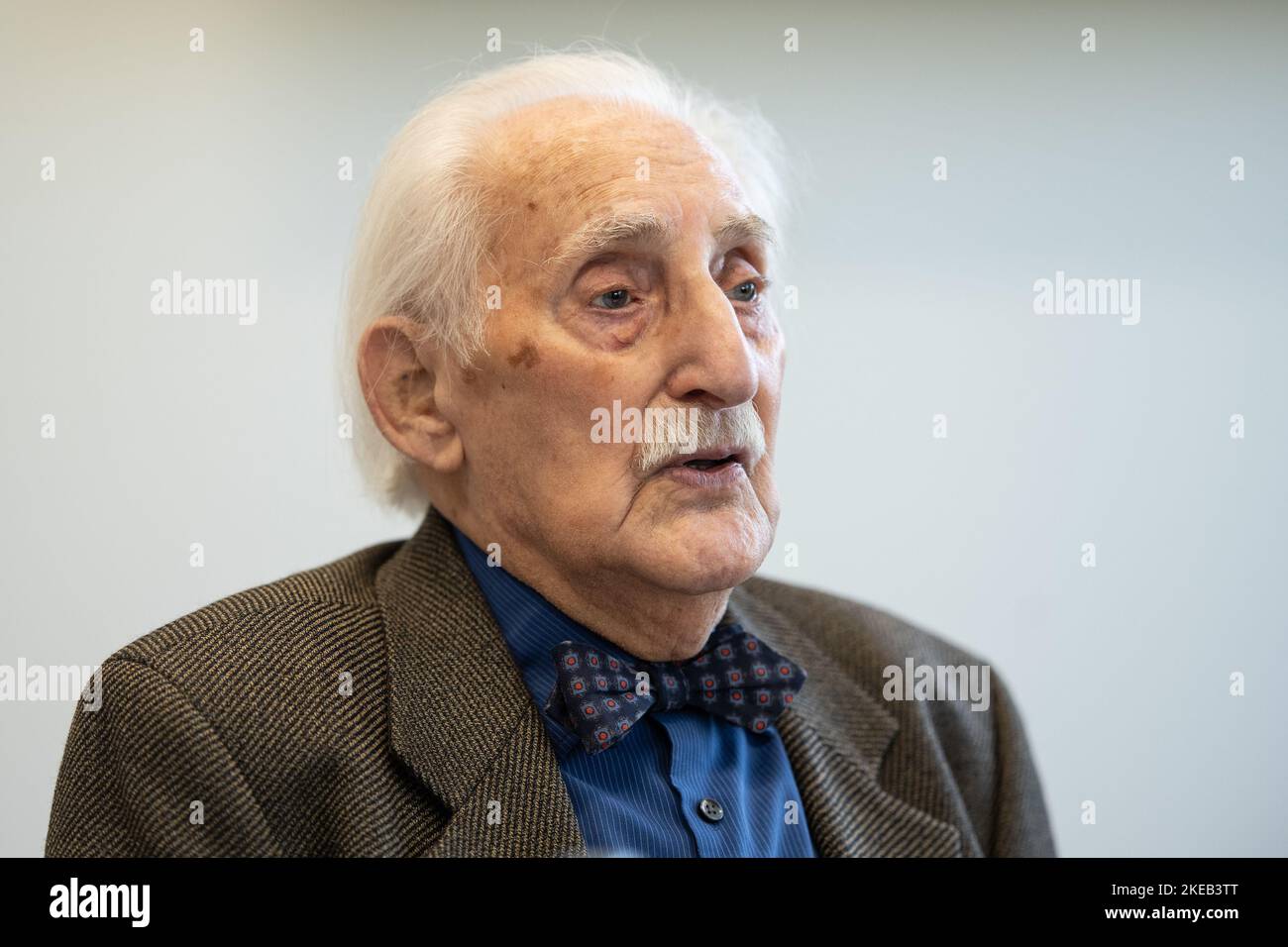 11 November 2022, Lower Saxony, Göttingen: Holocaust survivor Leon ...