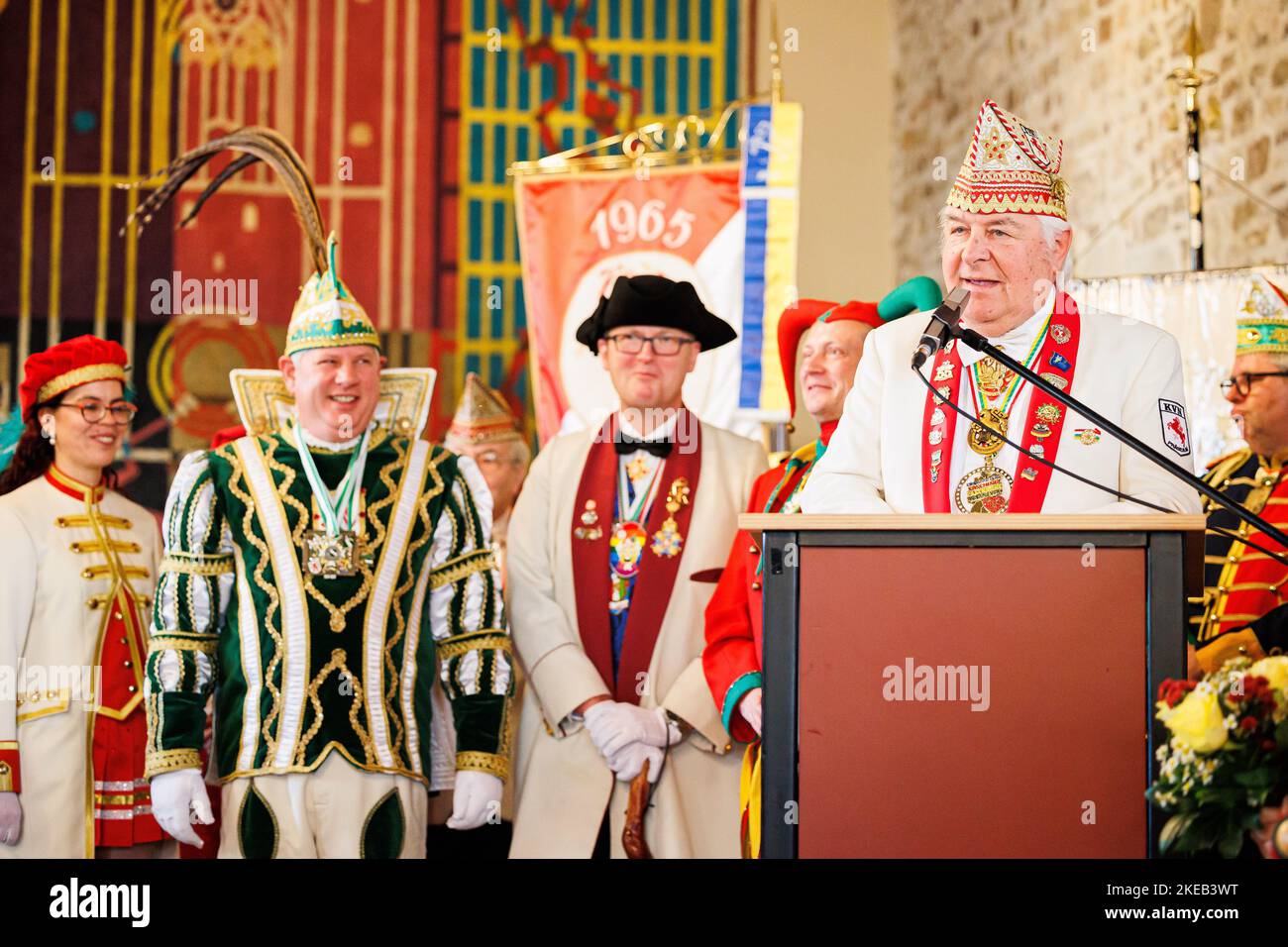 Brunswick, Germany. 11th Nov, 2022. Karl-Heinz Thum (r), President of ...