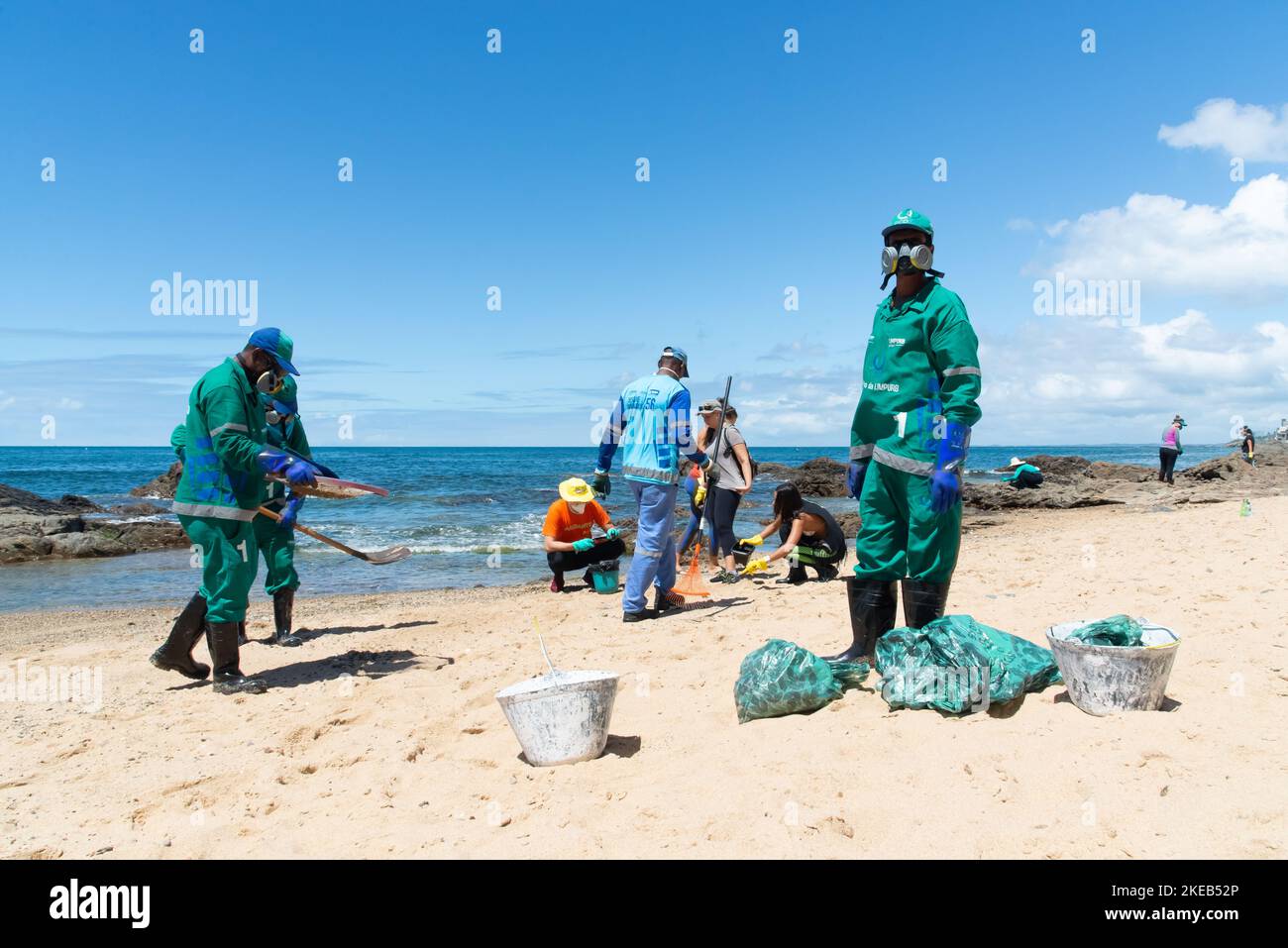 Cleaning oil from polluted sea tanker hi-res stock photography and ...