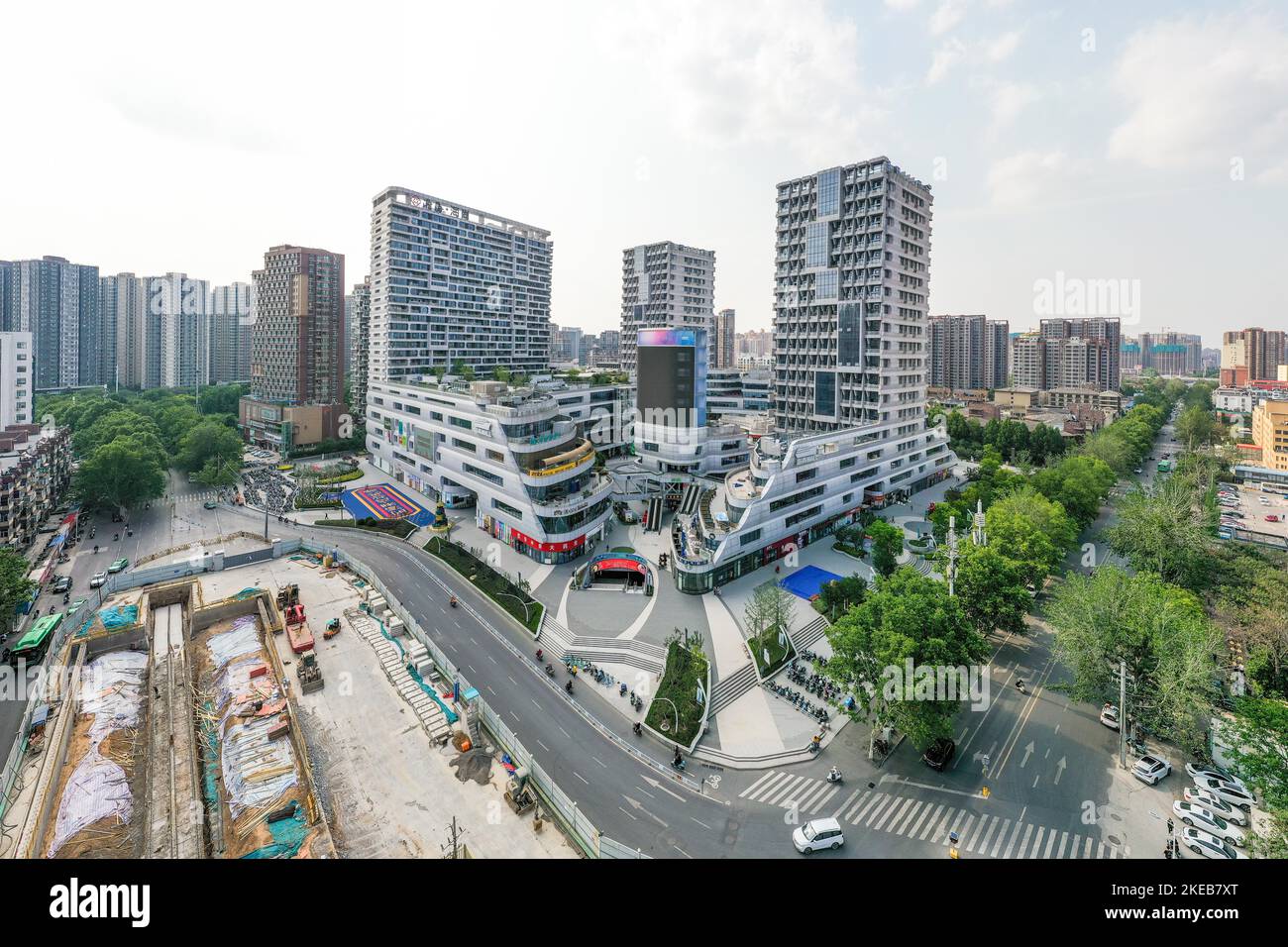 Aerial photos show a building looking like a luxury cruise in Zhengzhou ...