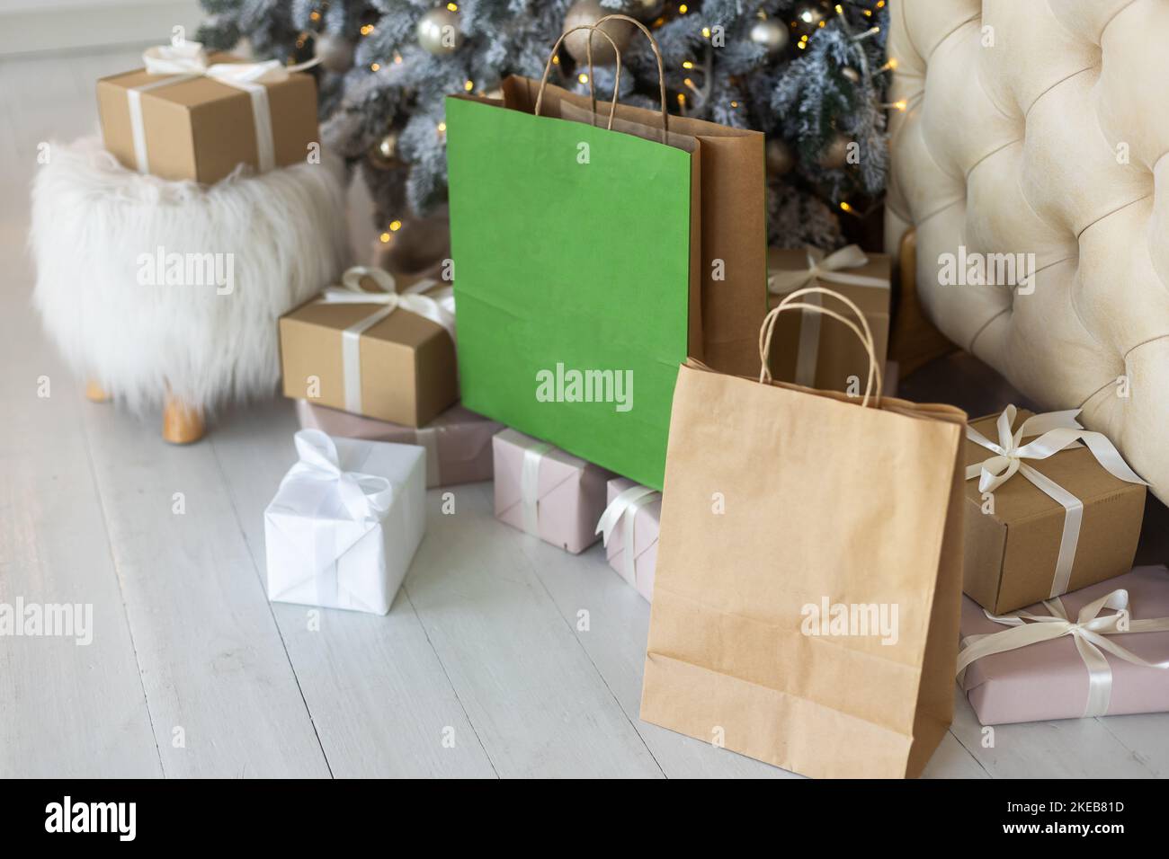 Food parcel christmas hi-res stock photography and images - Alamy