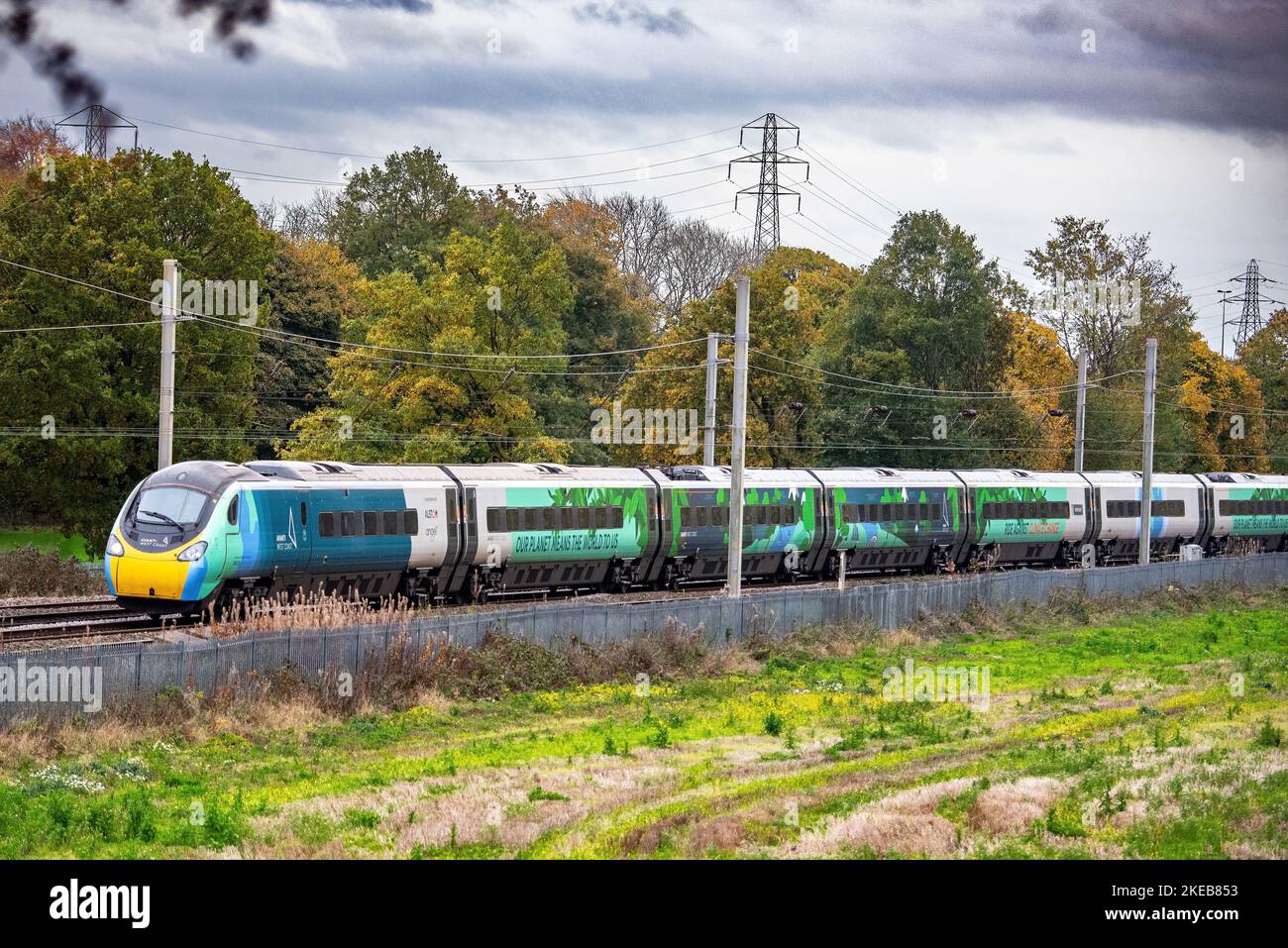 Avanti Pendolino Opportuniy Climate train passing through Winwick on ...