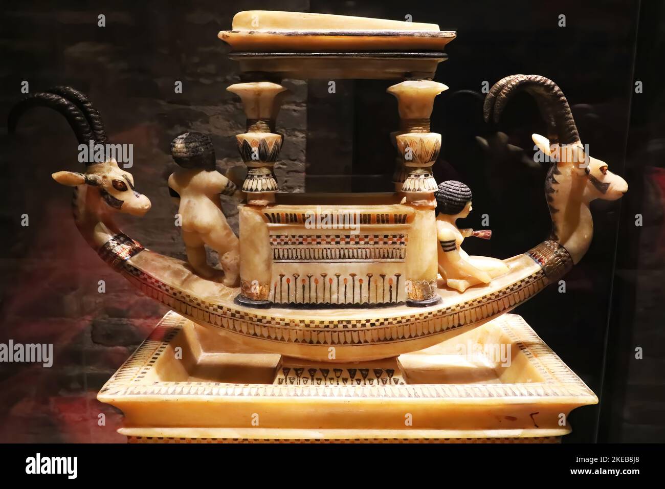 Egypt boat tomb hi-res stock photography and images - Alamy