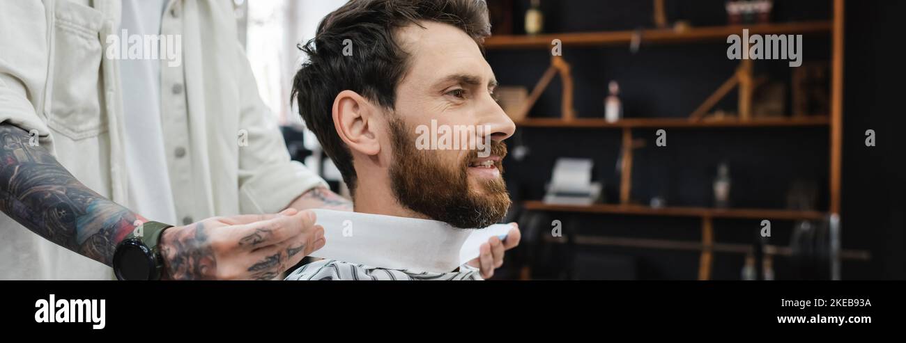 Hairdressing collar hi-res stock photography and images - Alamy