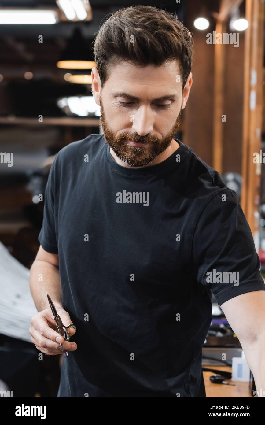 Man holding barber scissors hi-res stock photography and images - Alamy