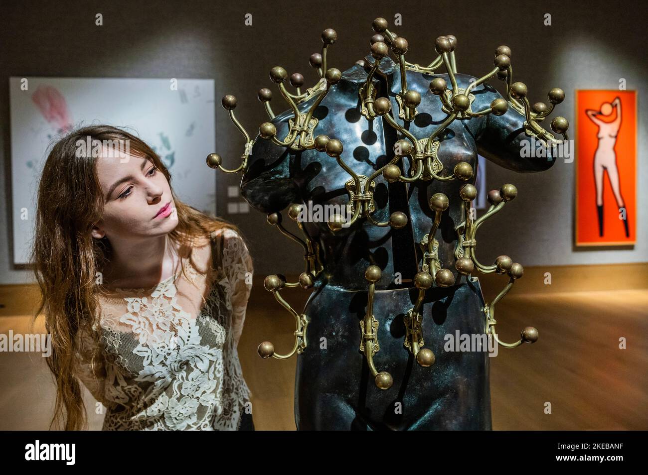 London, UK. 11th Nov, 2022. Arman, La Bien Vêtue 1998, est £7,000 - £ ...