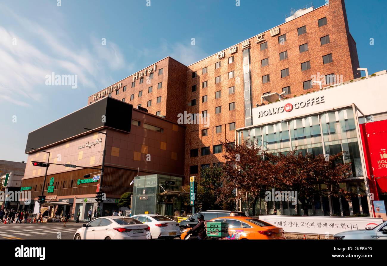 Hamilton Hotel, November 11, 2022 : Hamilton Hotel in Itaewon district ...