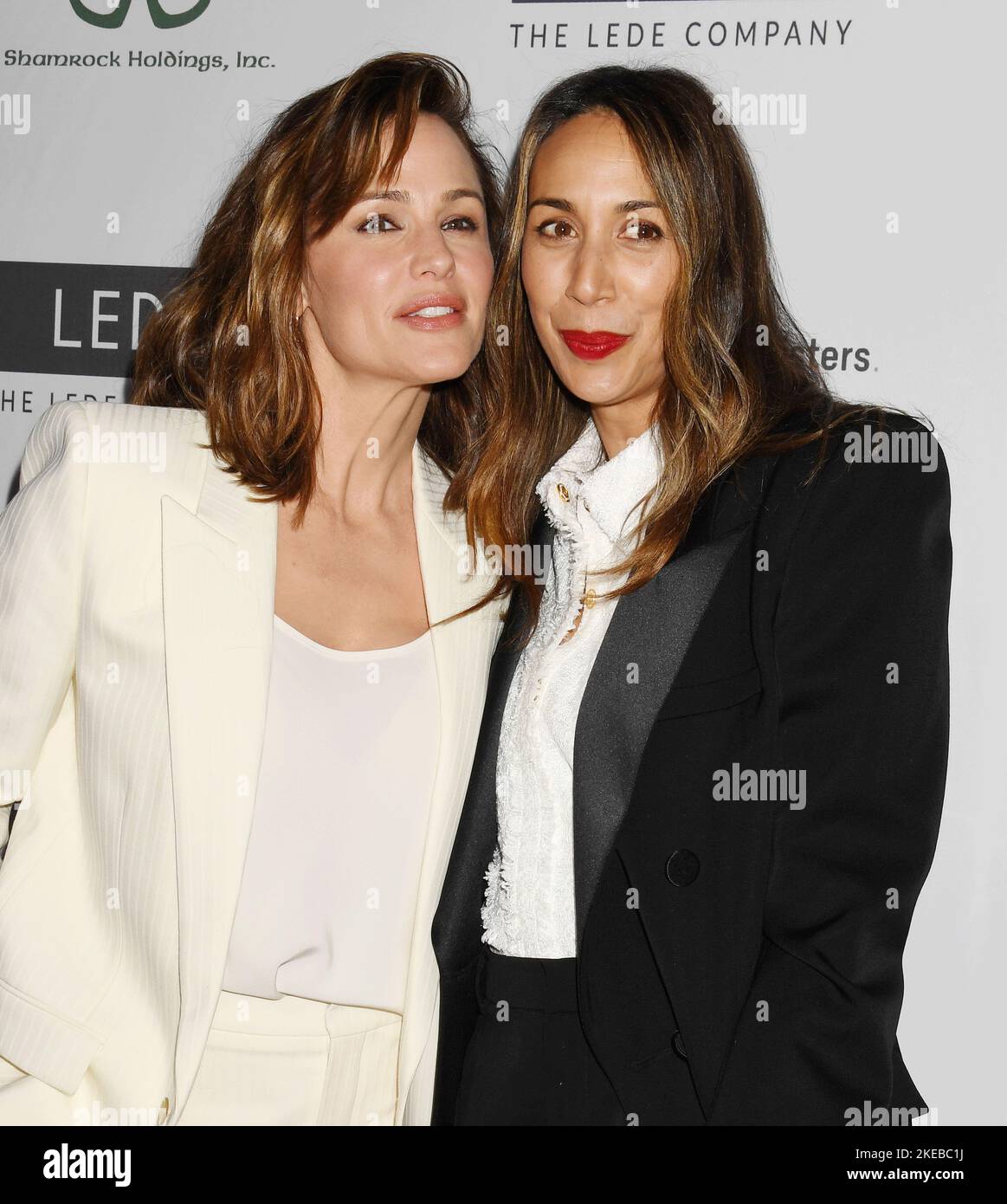 Hollywood, Ca. 10th Nov, 2022. (L-R) Jennifer Garner and Meredith O ...