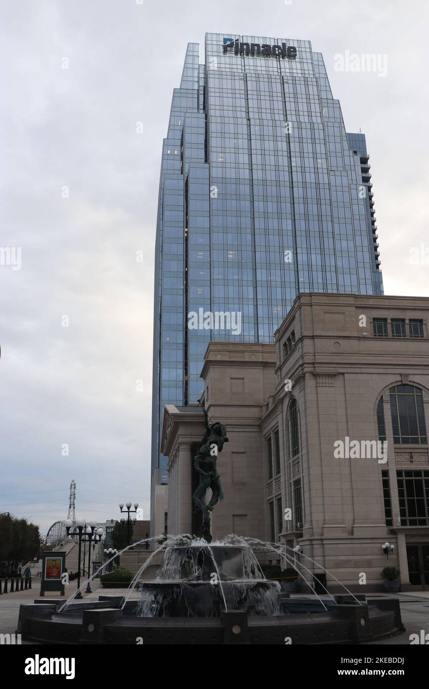 Pinnacle building hi-res stock photography and images - Alamy
