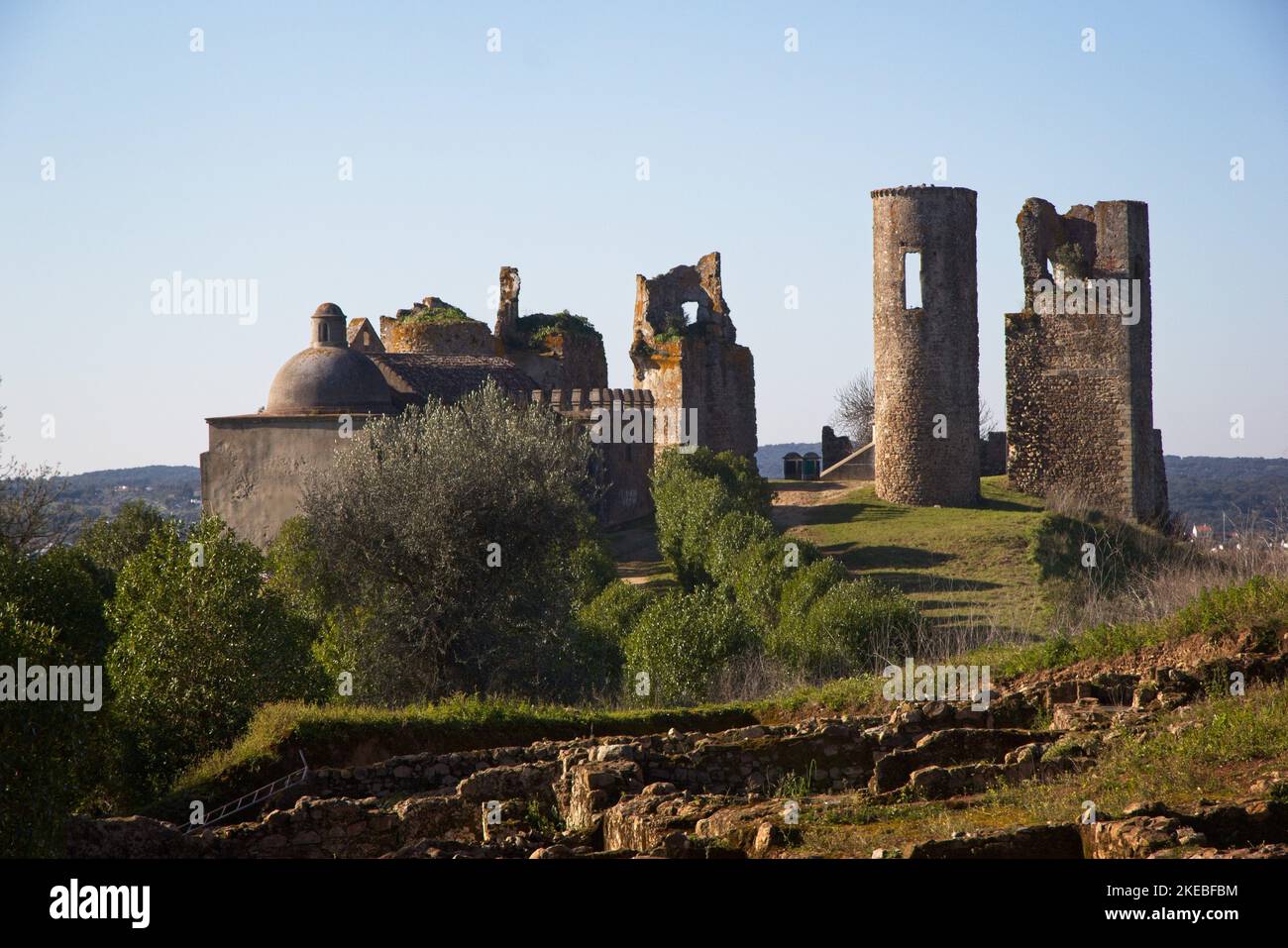 A landscape of the Castelo de Montemor-o-Novo on a bright sunny day ...