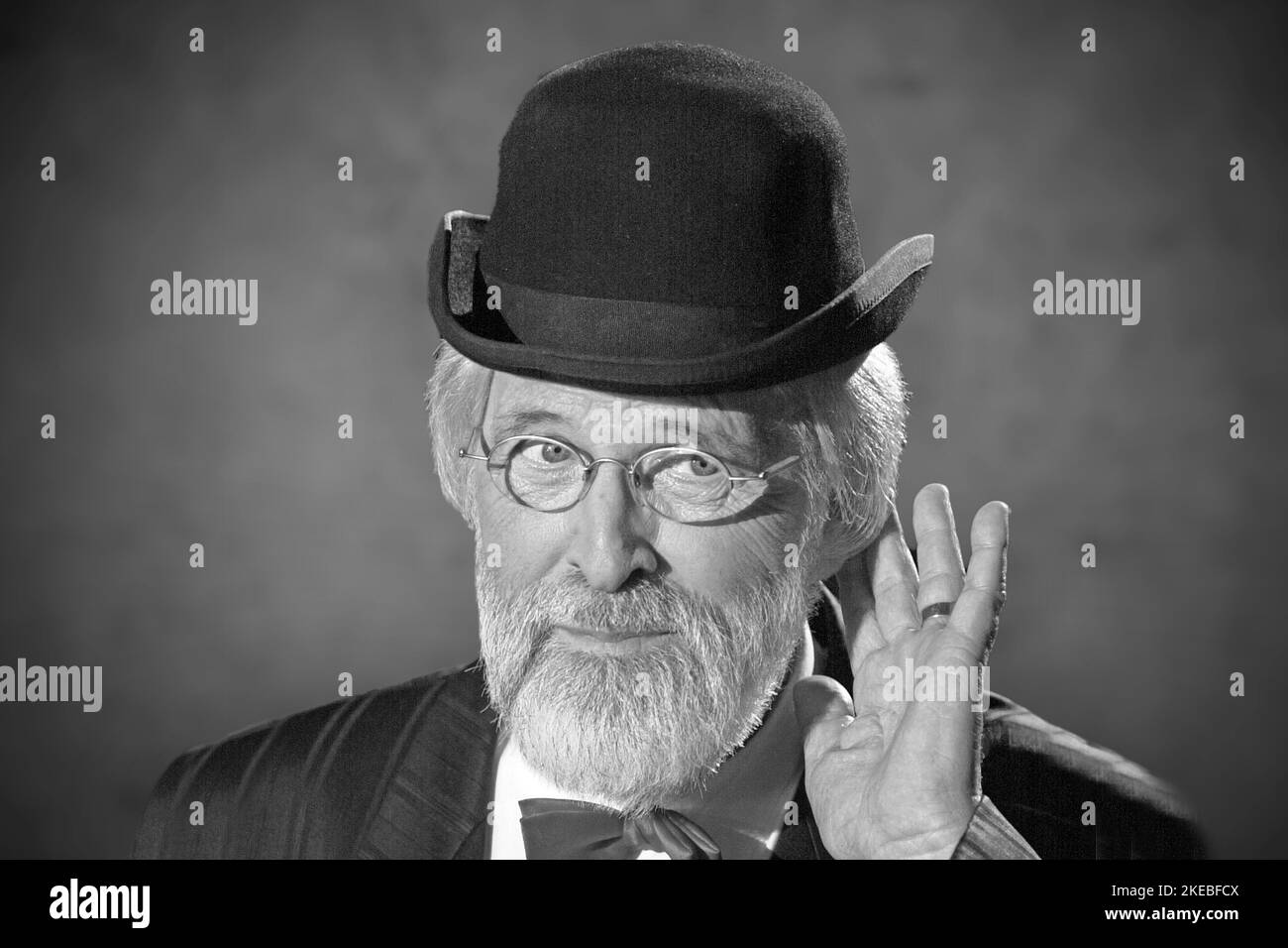 Augsburg, Deutschland. 11th Nov, 2022. PHOTOMONTAGE; Singer Pierre ...