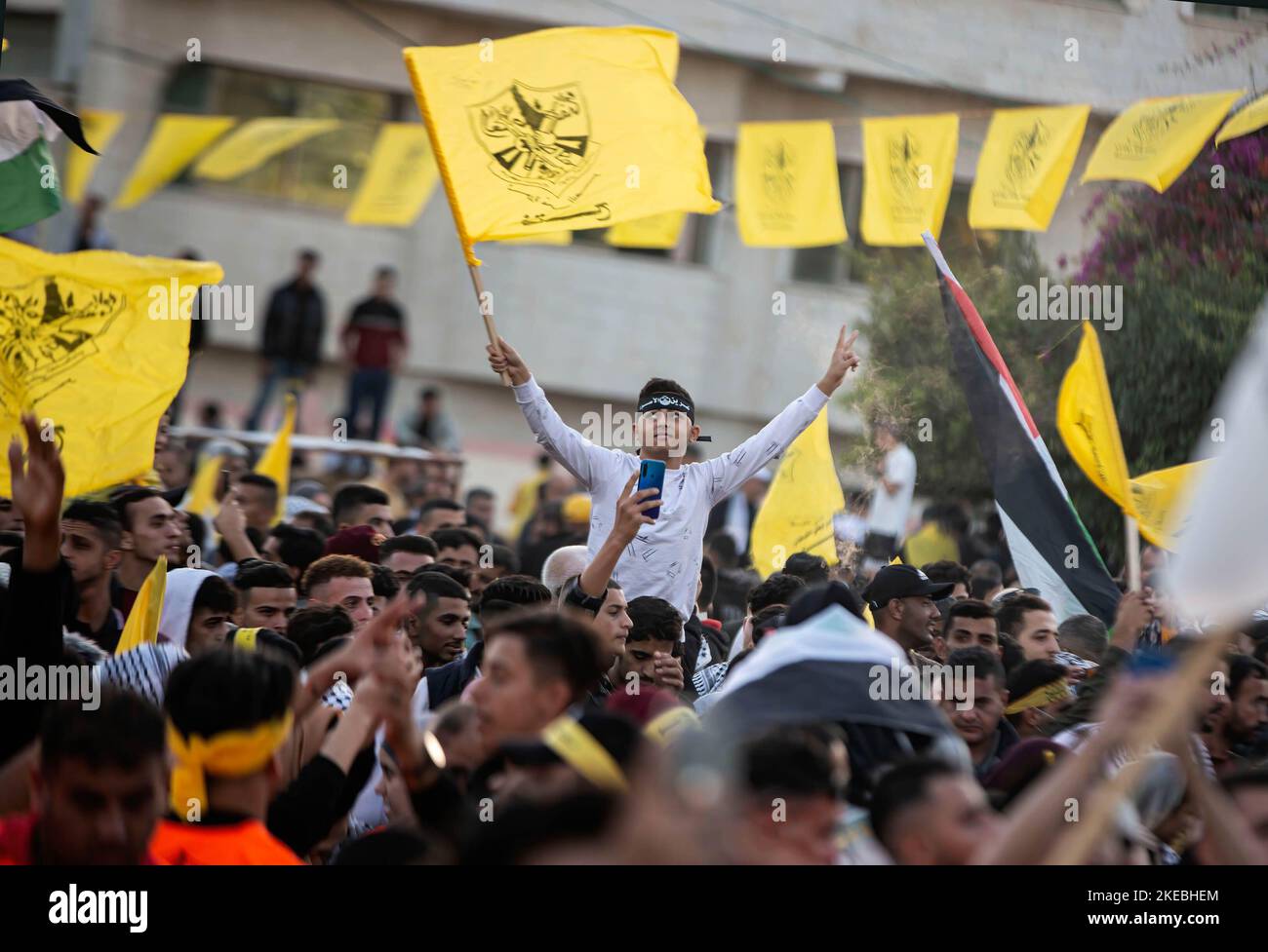 Gaza, Palestine. 10th Nov, 2022. A Palestinian boy waves the yellow ...