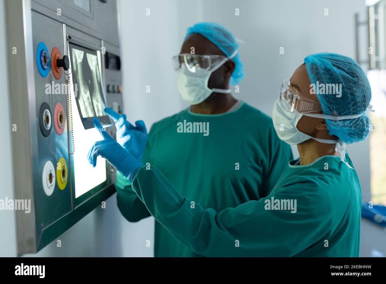 Doctor x ray lightbox hi-res stock photography and images - Alamy