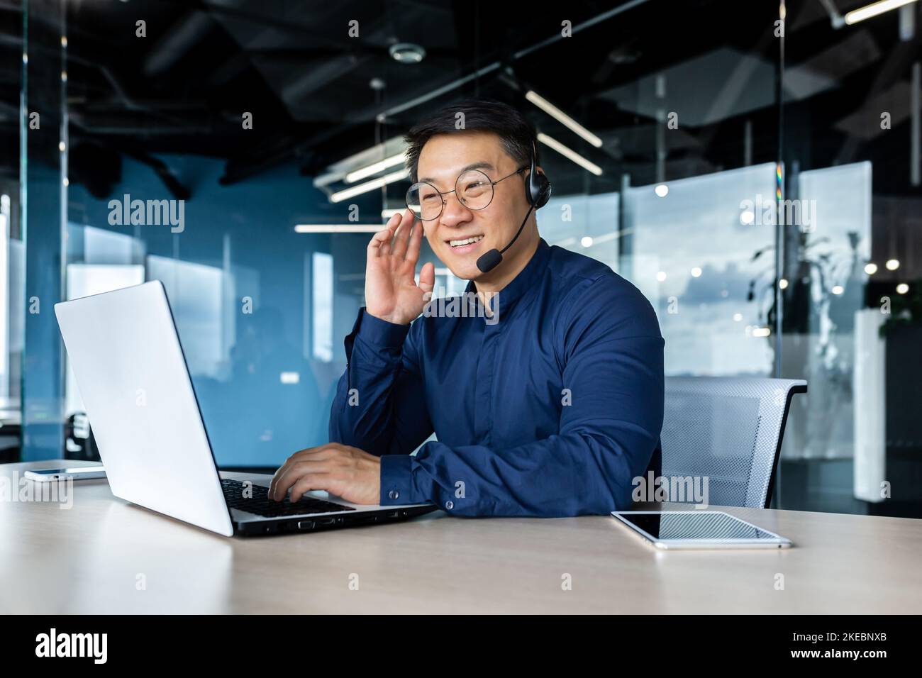 Asian chinese call center agent hi-res stock photography and images - Alamy