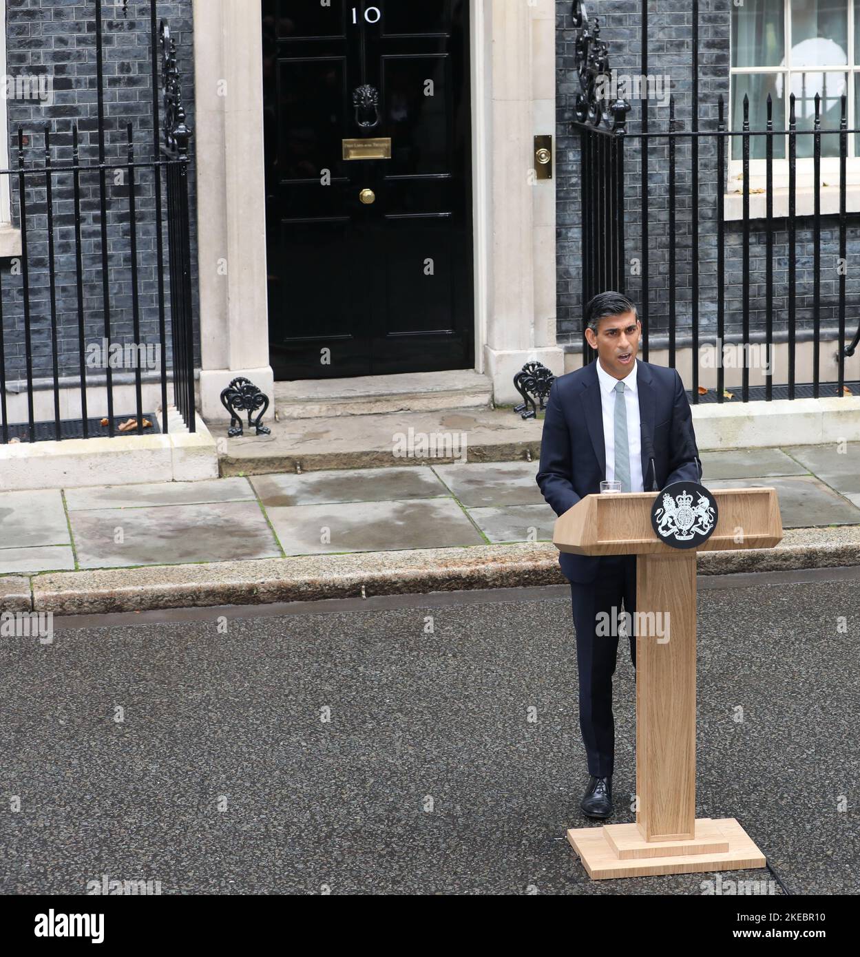 Prime Minister Rishi Sunak arrives at No10 Downing Street Stock Photo ...