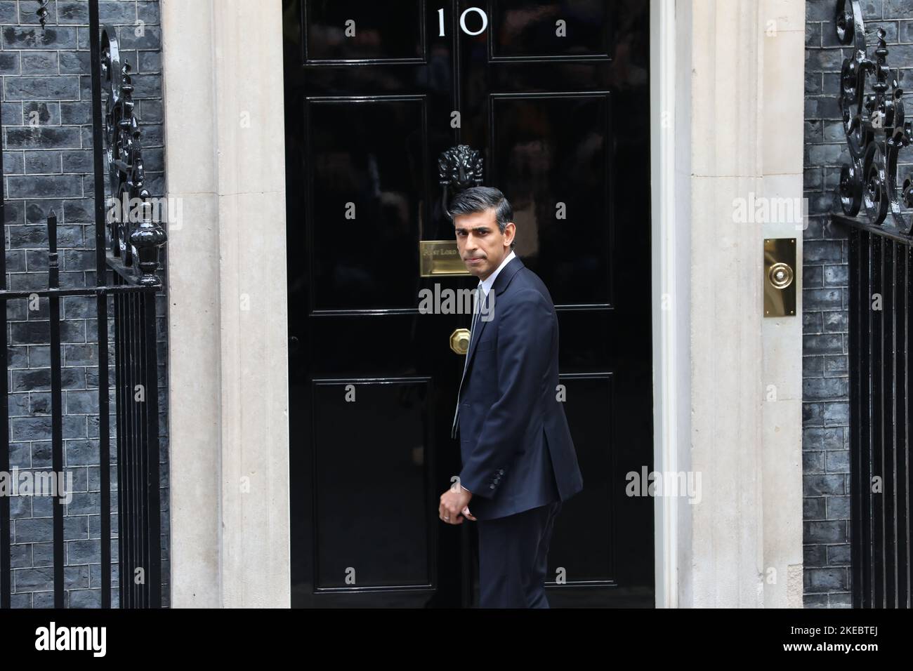 Prime Minister Rishi Sunak arrives at No10 Downing Street Stock Photo ...