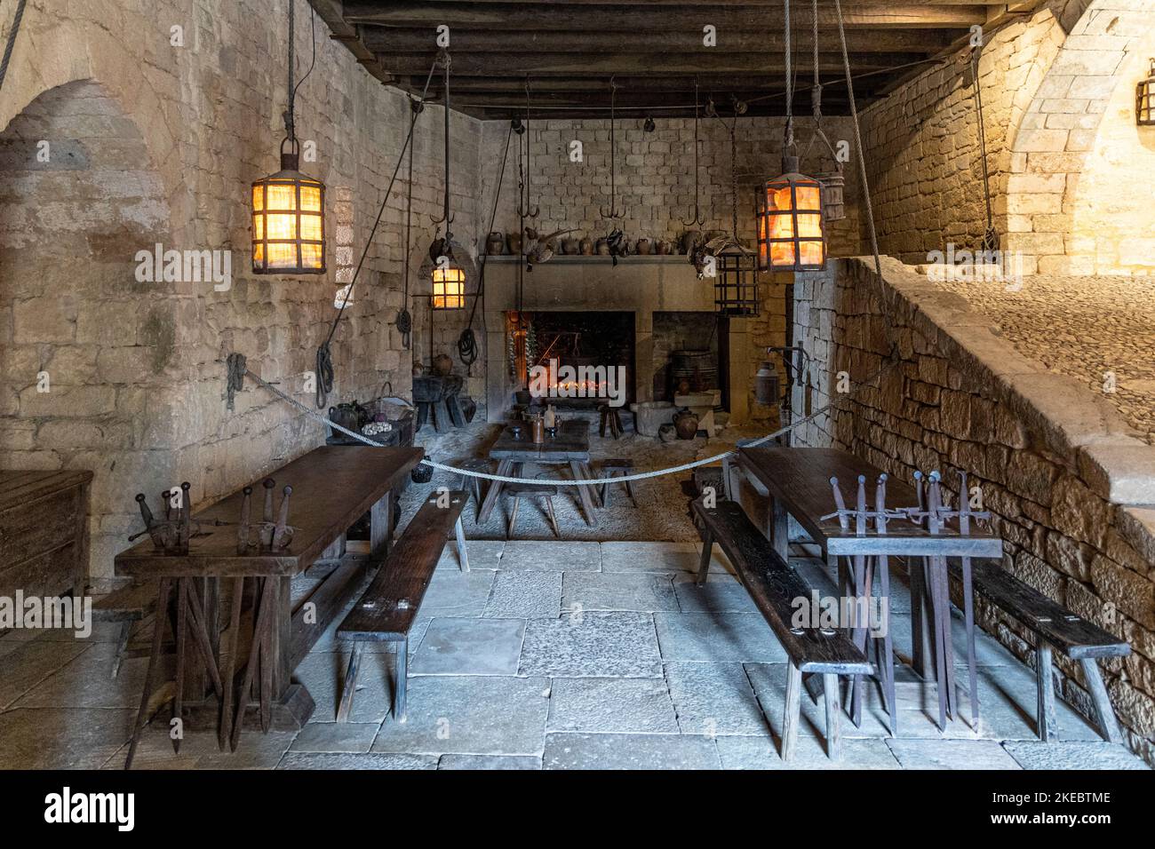 Chateau de Beynac. Standing at the top of a vertiginous cliff ...