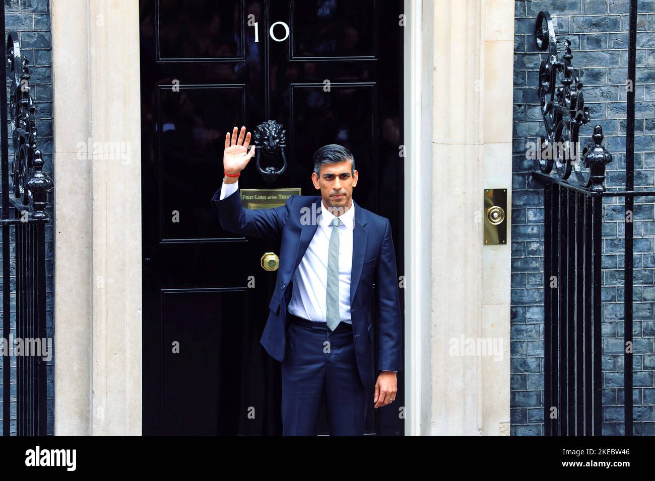 Prime Minister Rishi Sunak arrives at No10 Downing Street Stock Photo ...