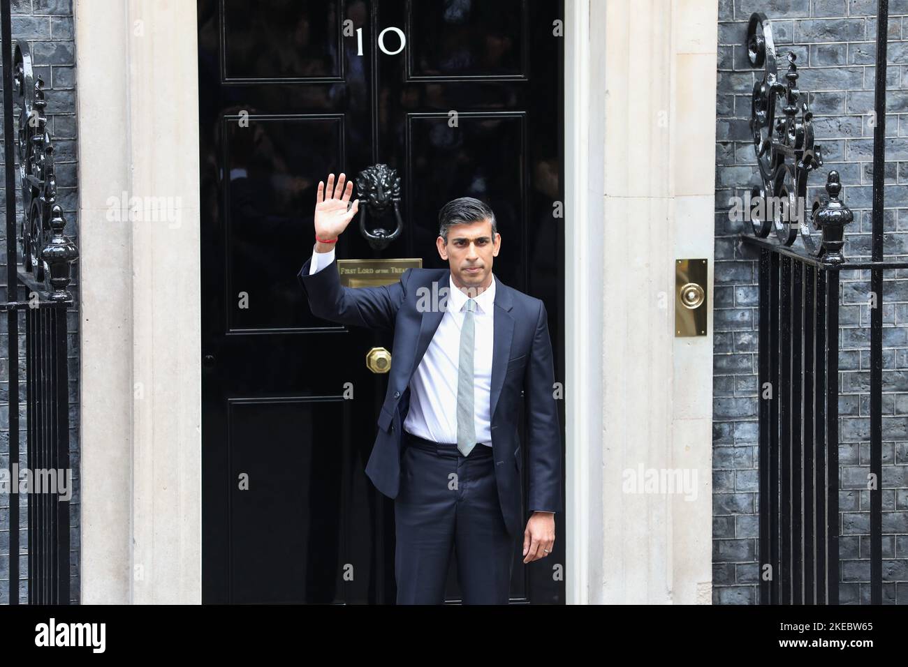 Prime Minister Rishi Sunak arrives at No10 Downing Street Stock Photo ...