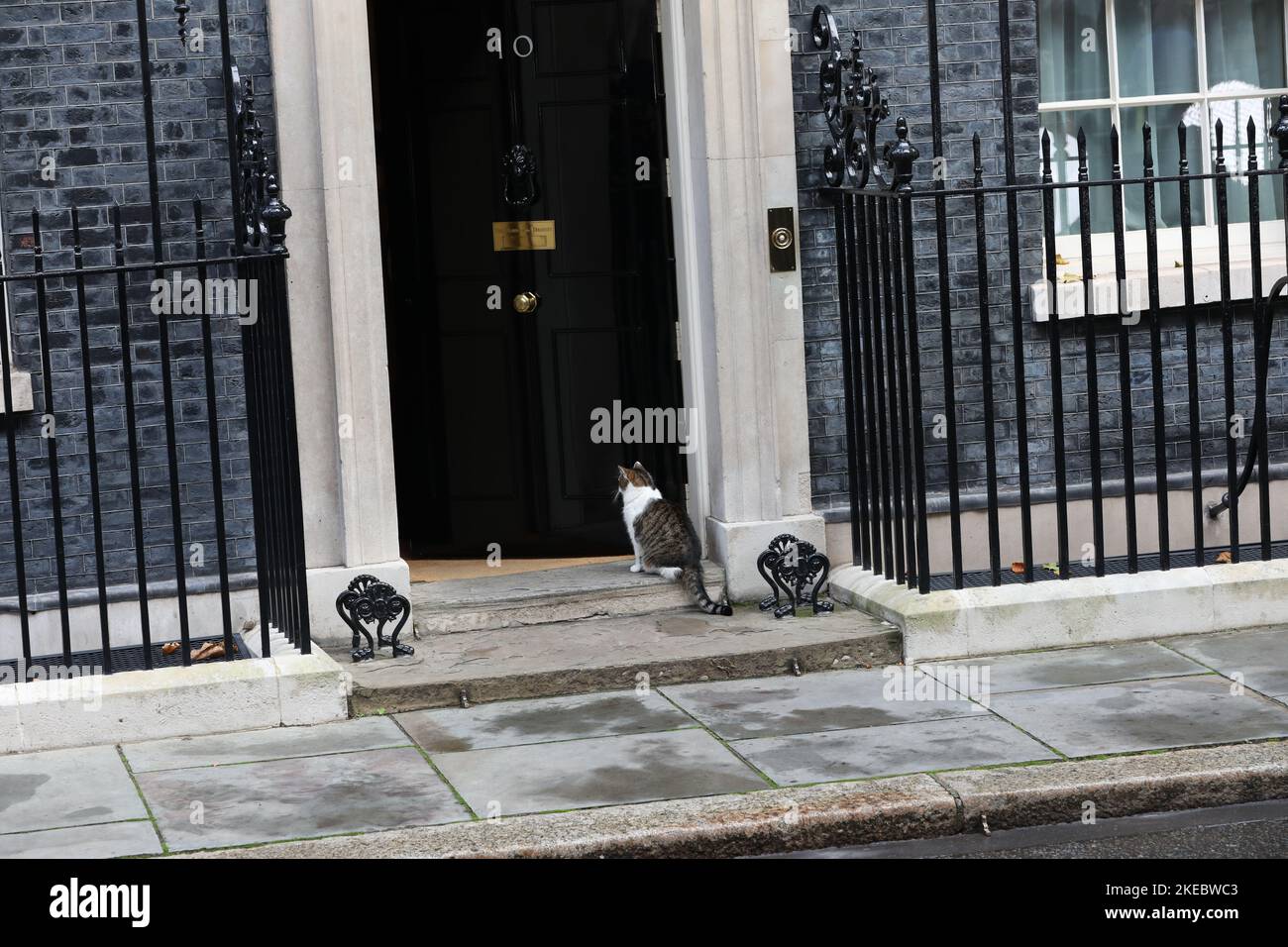 Prime Minister Rishi Sunak arrives at No10 Downing Street Stock Photo ...