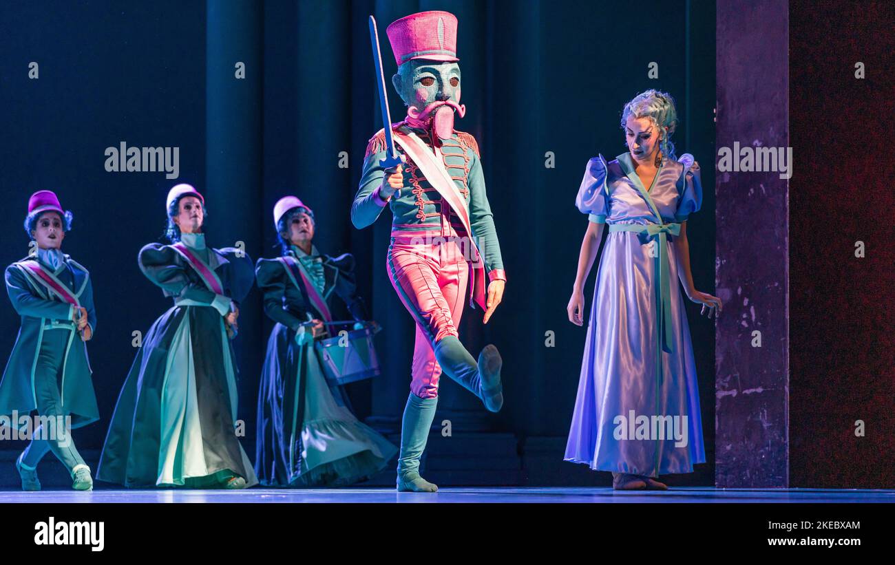 Cottbus, Germany. 10th Nov, 2022. Dancer Alessandra Armorina (r-l) as ...