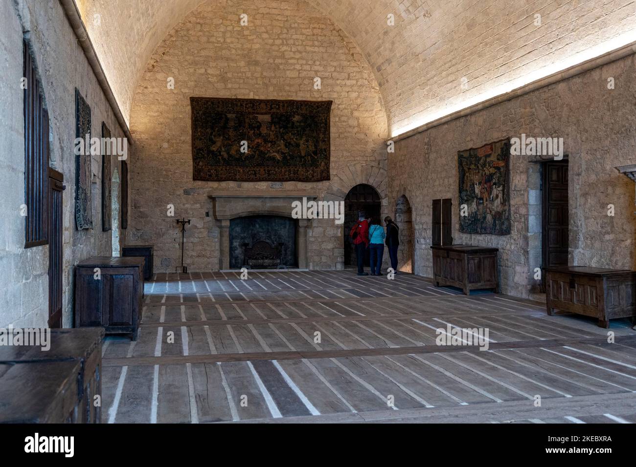 Chateau de Beynac. Standing at the top of a vertiginous cliff ...