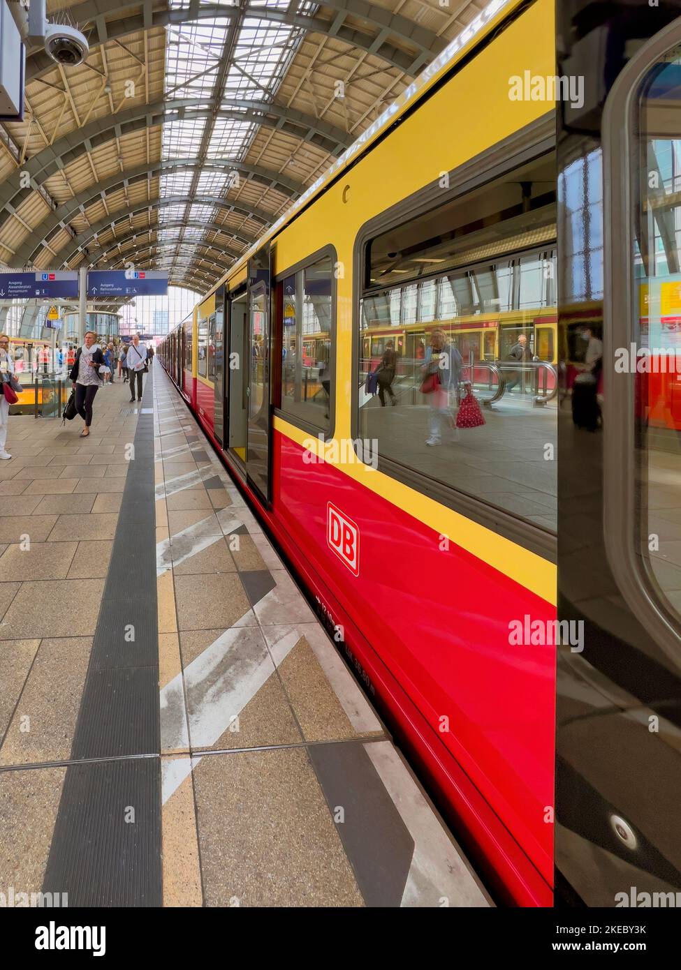 Commuter train alexanderplatz railway station hi-res stock photography ...