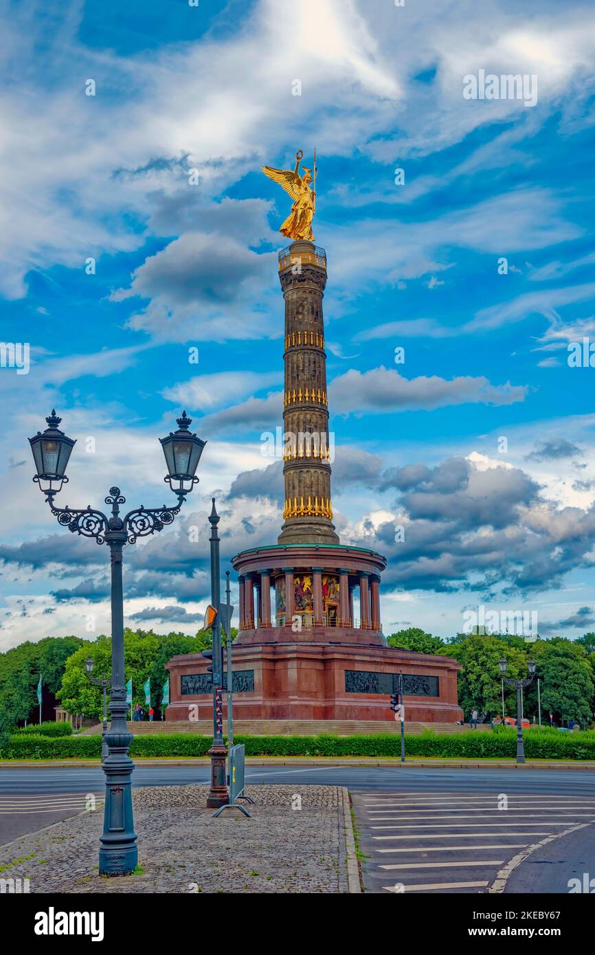Victory column and tourists hi-res stock photography and images - Alamy